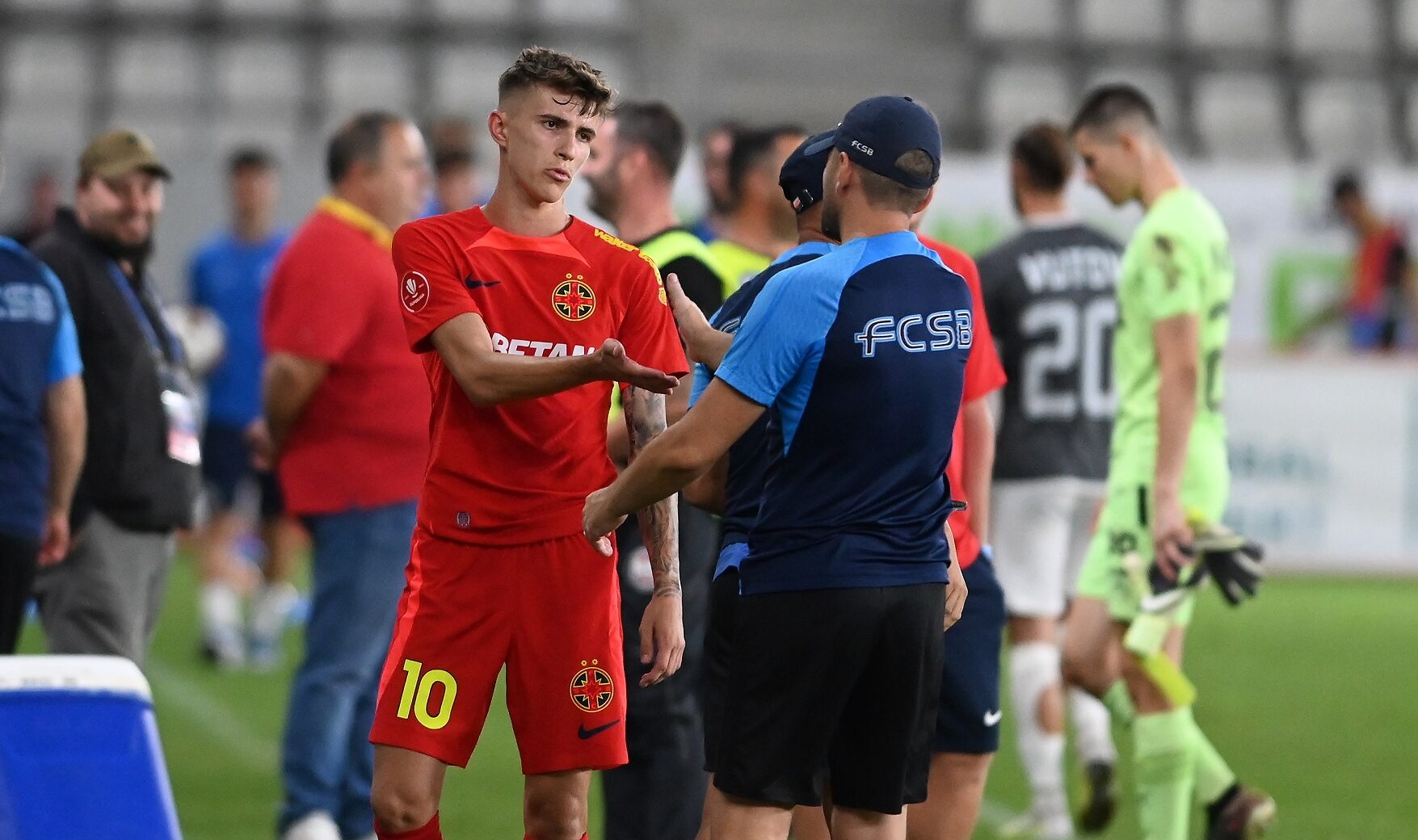 Cum l-a impus Gigi Becali pe Tavi Popescu în primul unsprezece