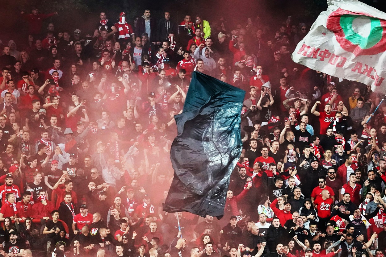 Fanii bulgari prezenți la meciul Sepsi - CSKA Sofia și-au arătat ...
