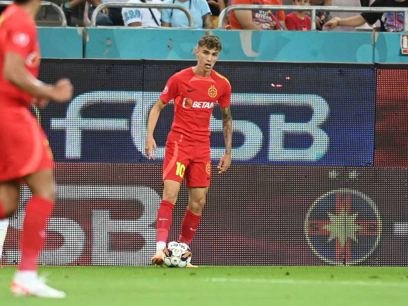 Gigi Becali nu îl mai suportă pe Tavi Popescu și îl umilește din nou ...