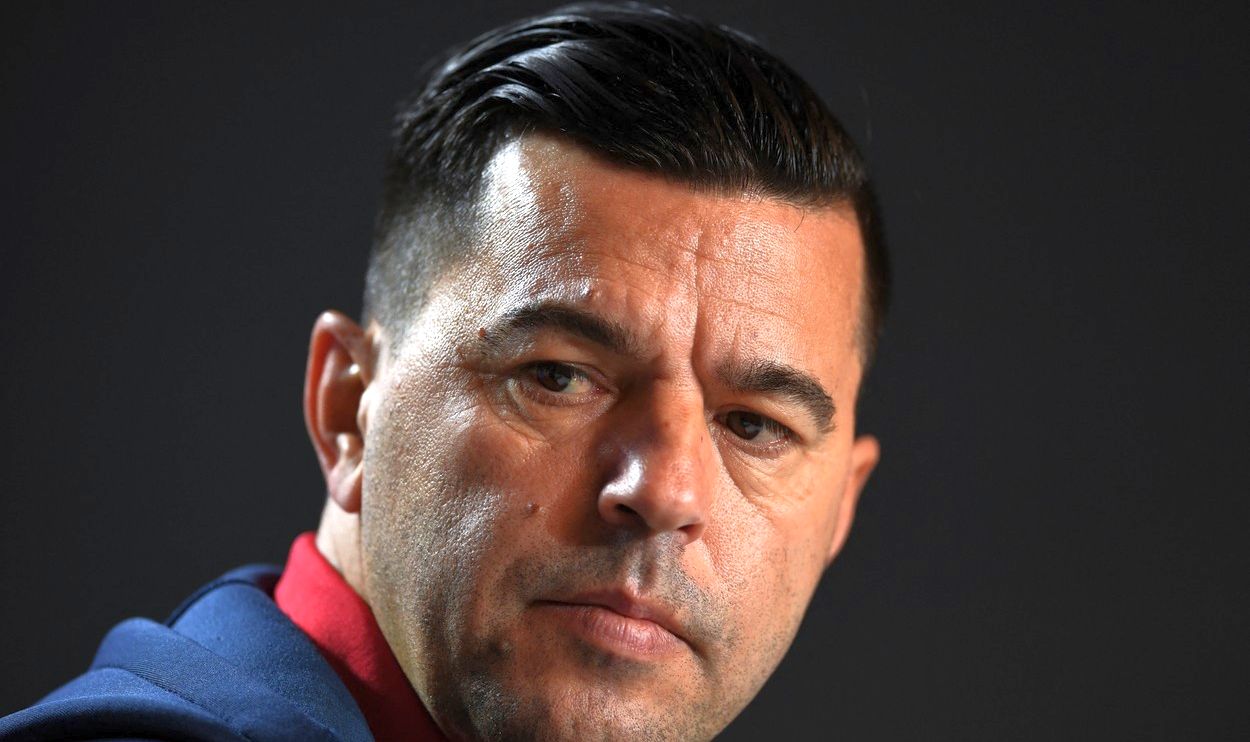 Cosmin Contra n-a avut șanse în fața lui Steven Gerrard. Surpriză de ...