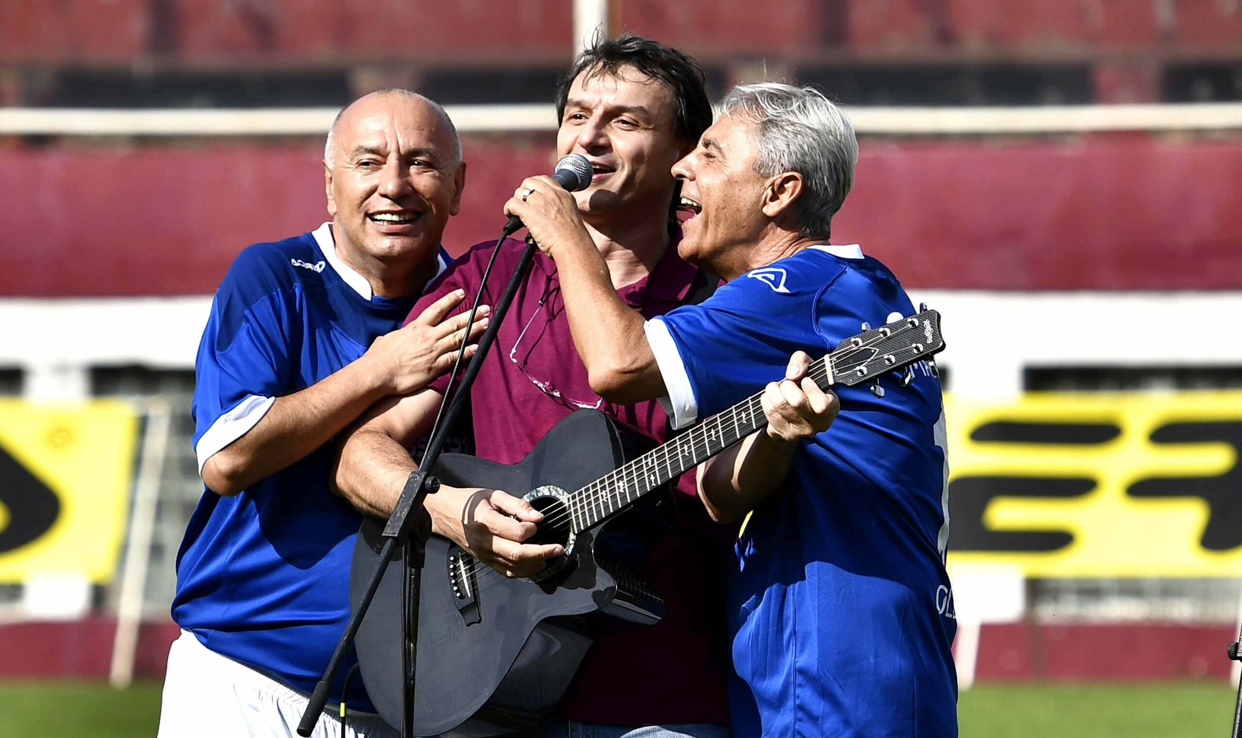 EDITORIAL MARIUS MITRAN | Seri albastre. Una din cele 75