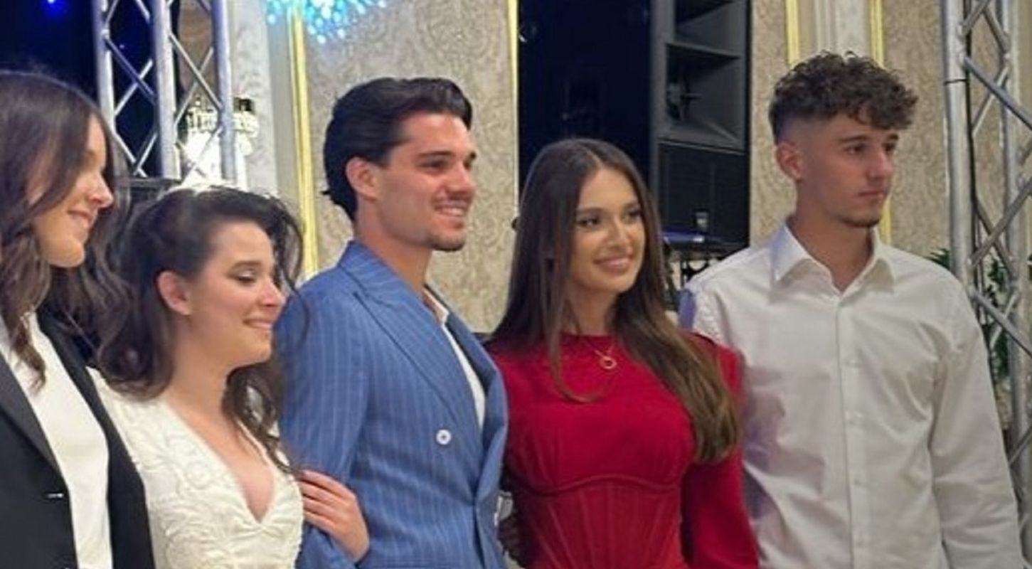 Imagini de la logodna lui Ianis Hagi! Ce invitați a avut fotbalistul