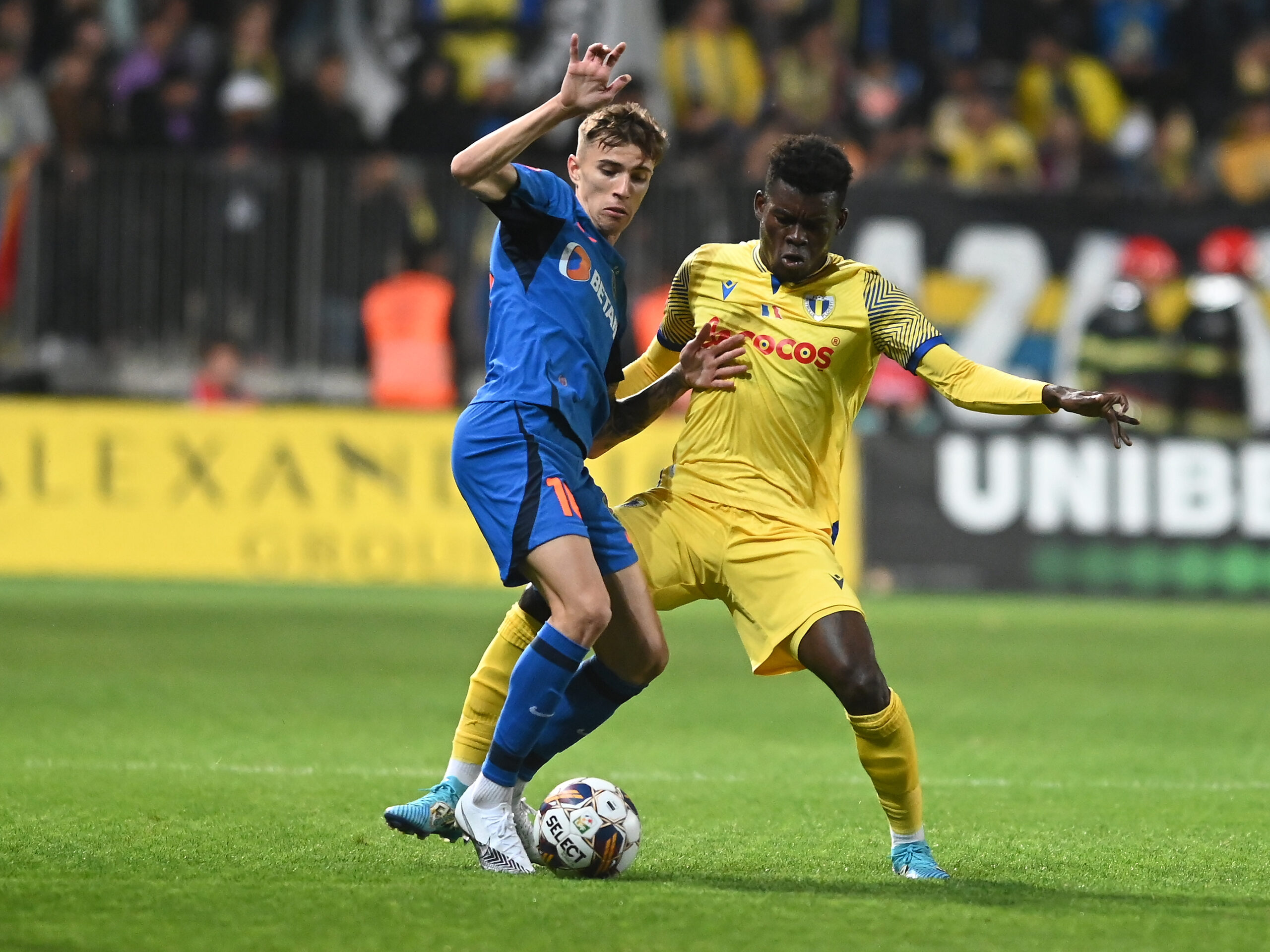 Tavi Popescu, afectat de critici! Cum a apărut la meciul Petrolul ...