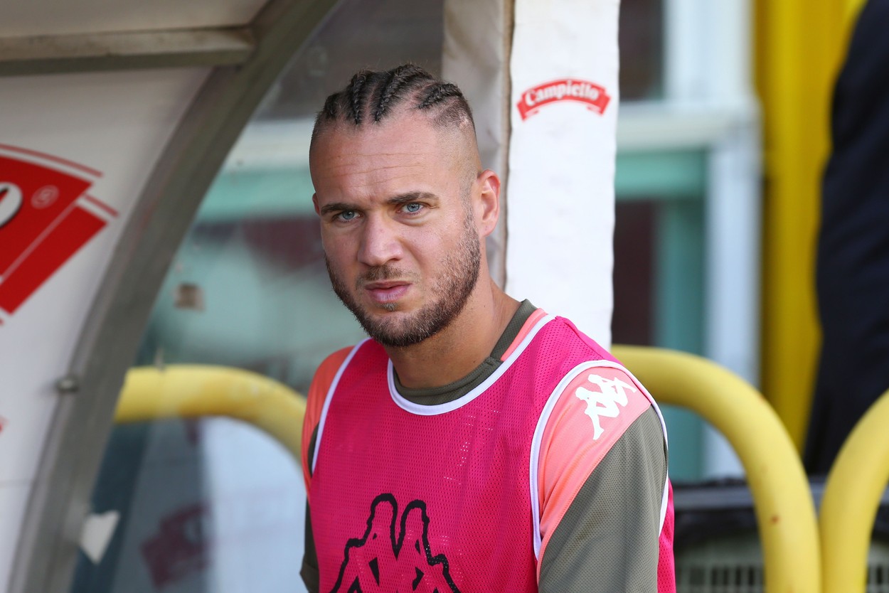 George Pușcaș îi face mari pe toți portarii, chiar și pe cei de ...