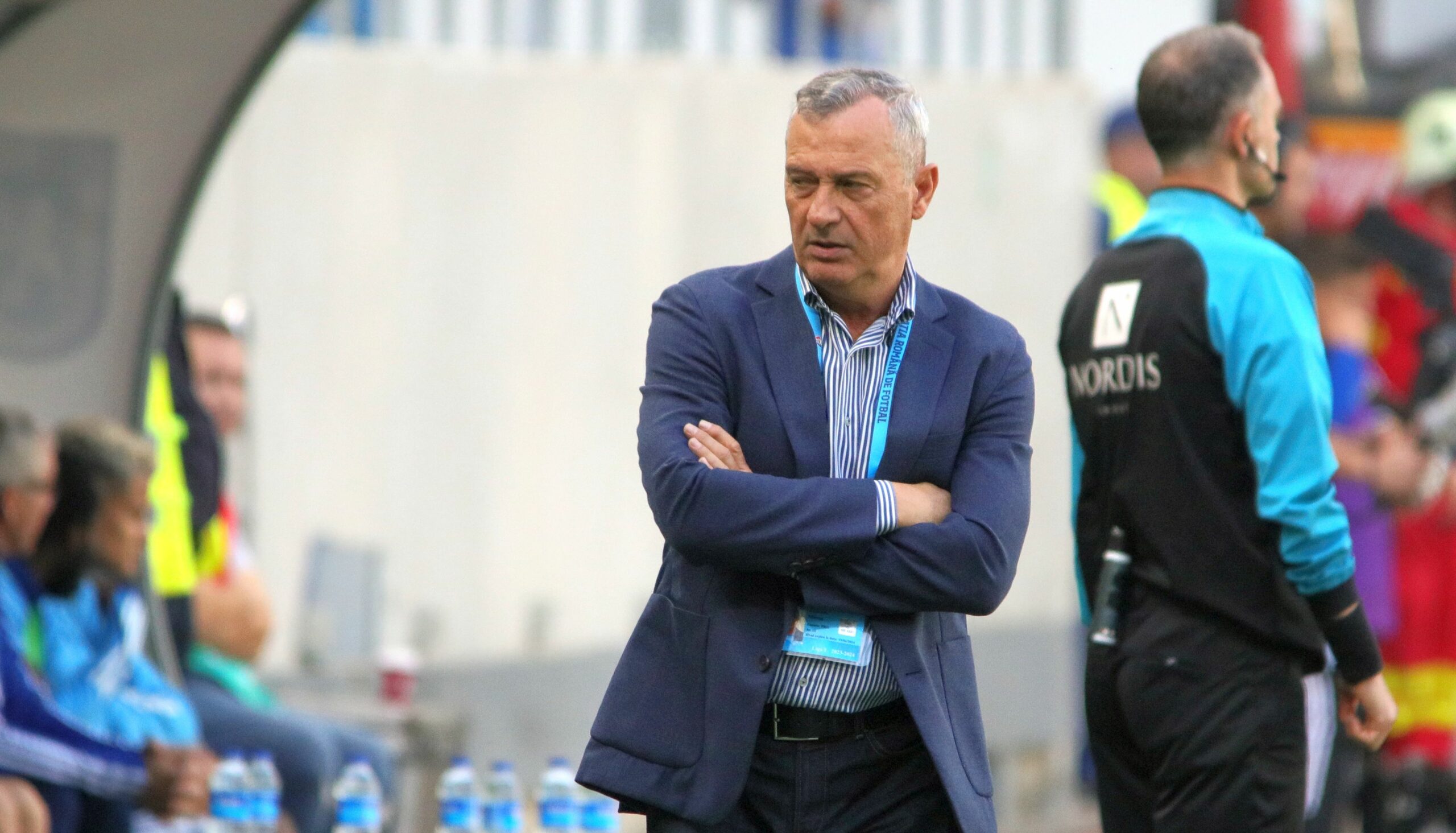 Rednic îi dă o lovitură lui Rotaru și îl aruncă pe Mititelu în extaz