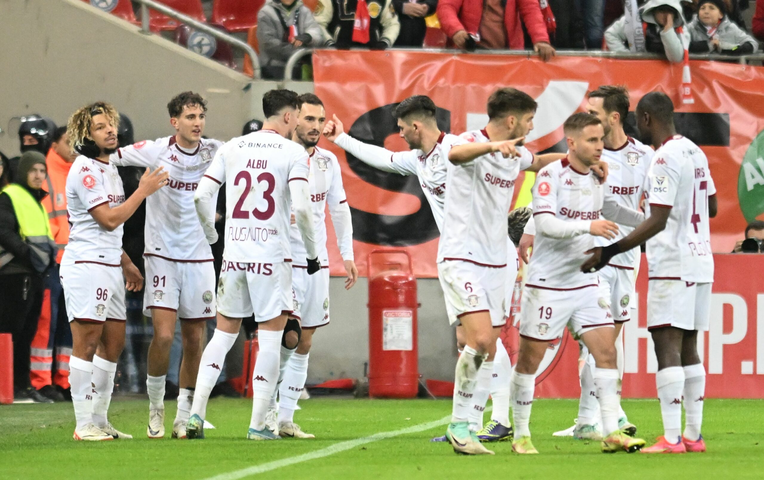 Reacția lui Dan Șucu și a oficialilor Rapidului imediat după golul de 2 ...