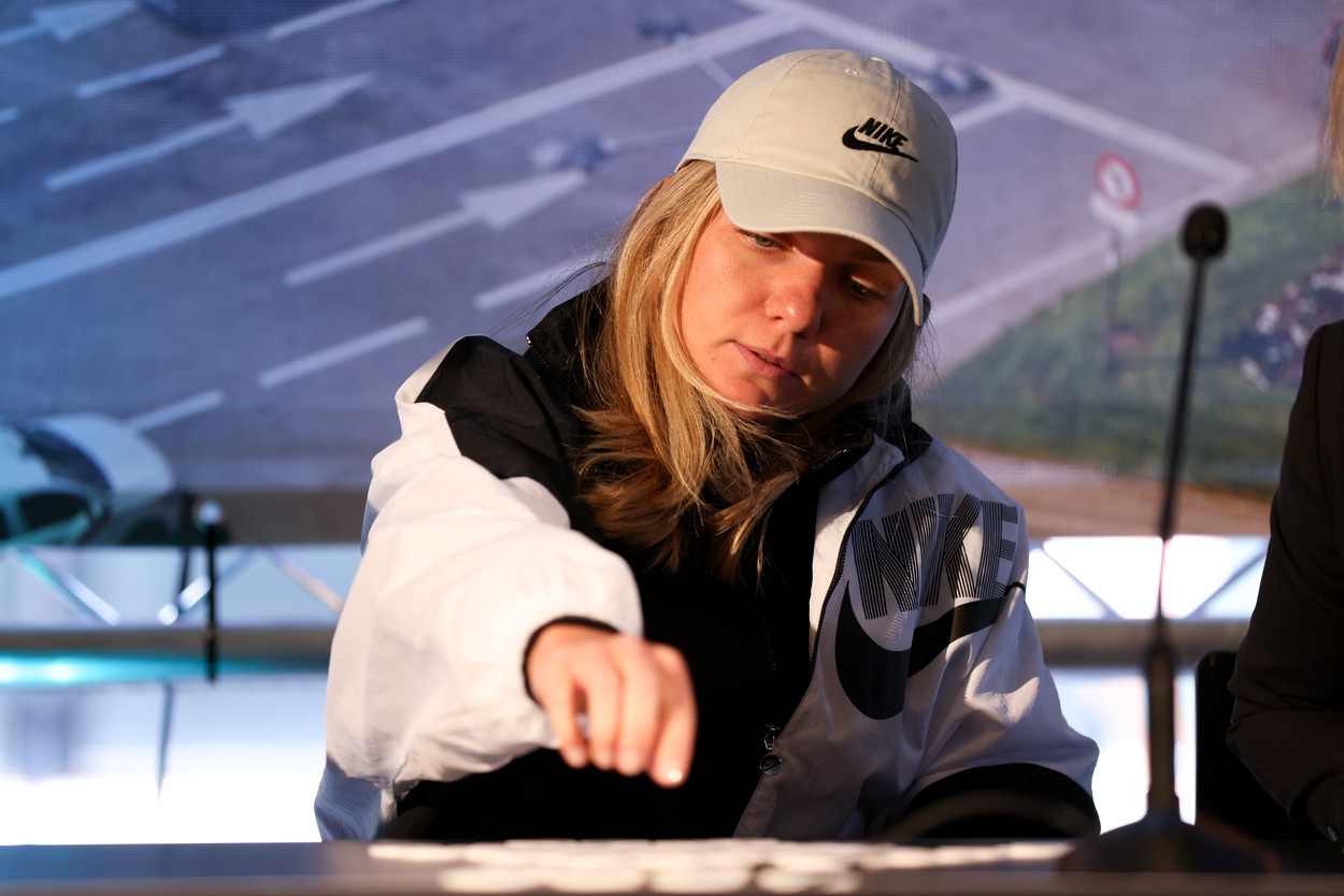 Afacerea de milioane de euro dintre Simona Halep și Cosmin Olăroiu s-a ...