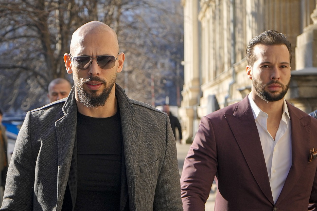 Bătaie MMA în cușcă între frații Tate și frații Paul în România