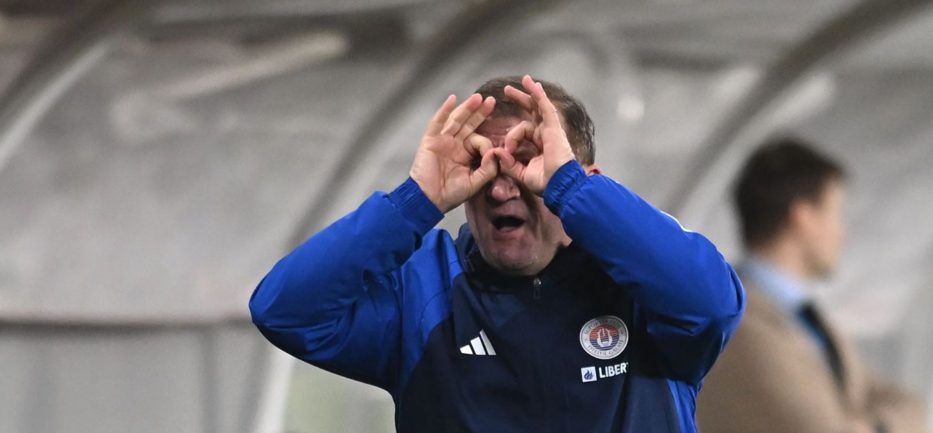 Dorinel Munteanu, eliminat în meciul cu Dinamo, a continuat să înjure și la vestiare și a ...