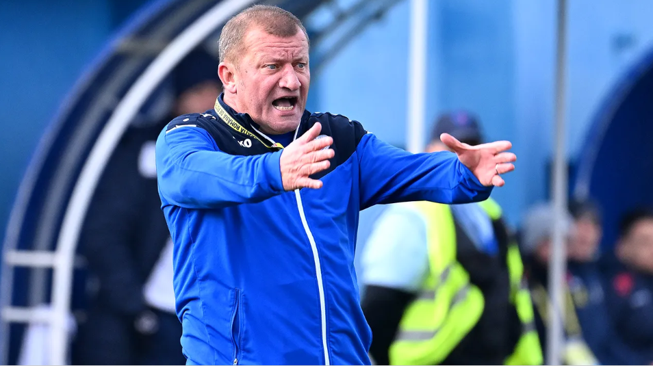 Dorinel Munteanu nu mai poate rezista presiunii și cedează în războiul cu arbitrul de la meciul ...