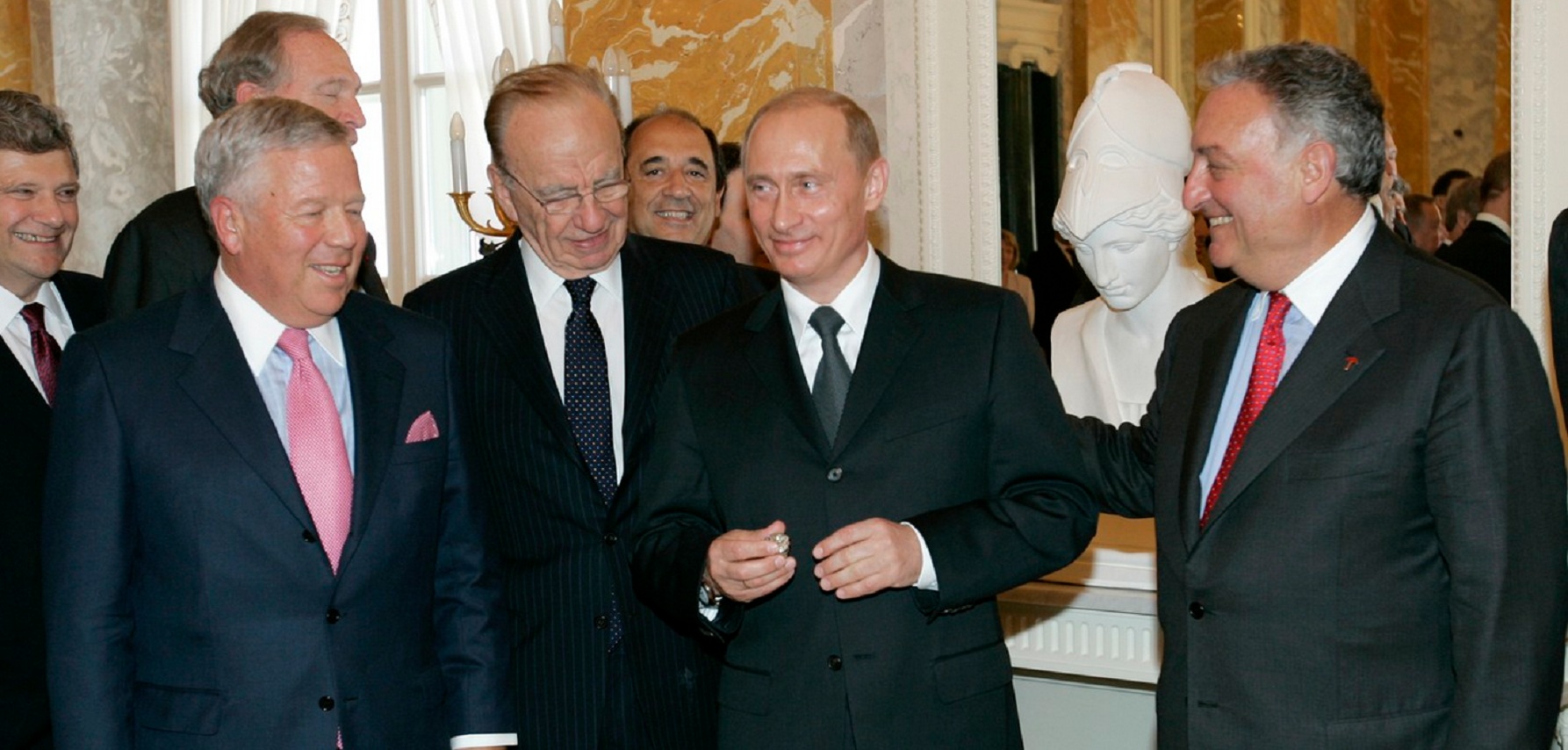 Vladimir Putin i-a furat unui miliardar american din fotbal un inel extrem de scump, chiar la ...