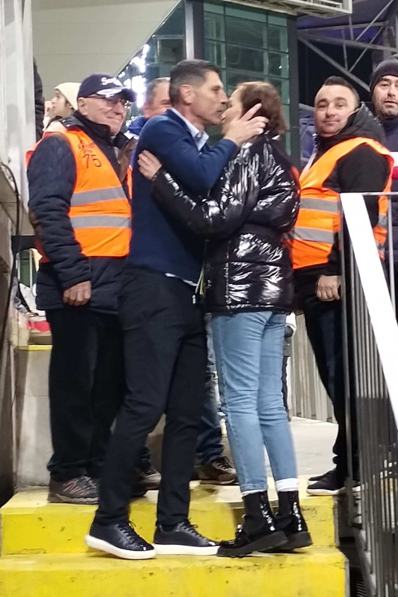 Talismanul lui Florin Pîrvu. Gestul pe care antrenorul Petrolului îl ...