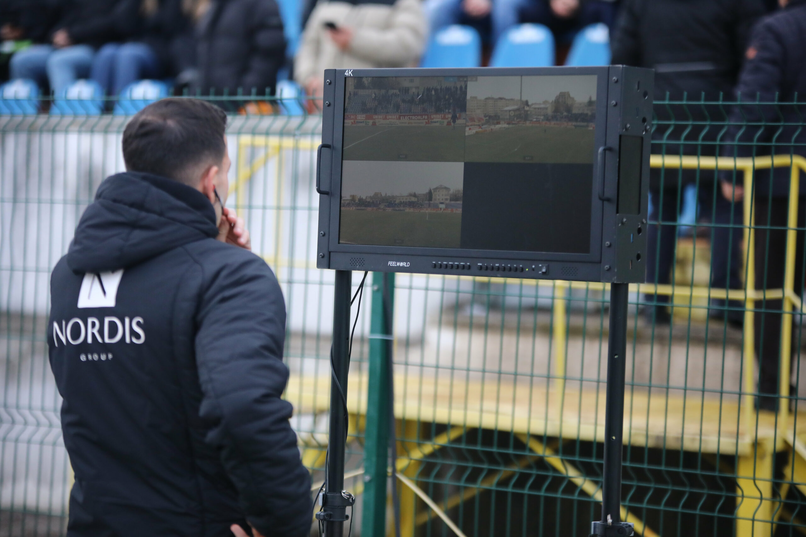 Ce se întâmplă, de fapt, în camera VAR și în vestiarele arbitrilor din ...