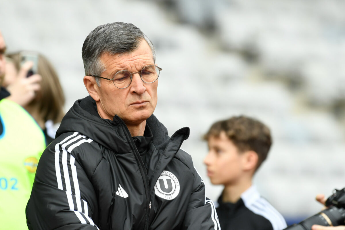 Sabău interzice telefoanele pe bancă la meciul decisiv pentru play-off