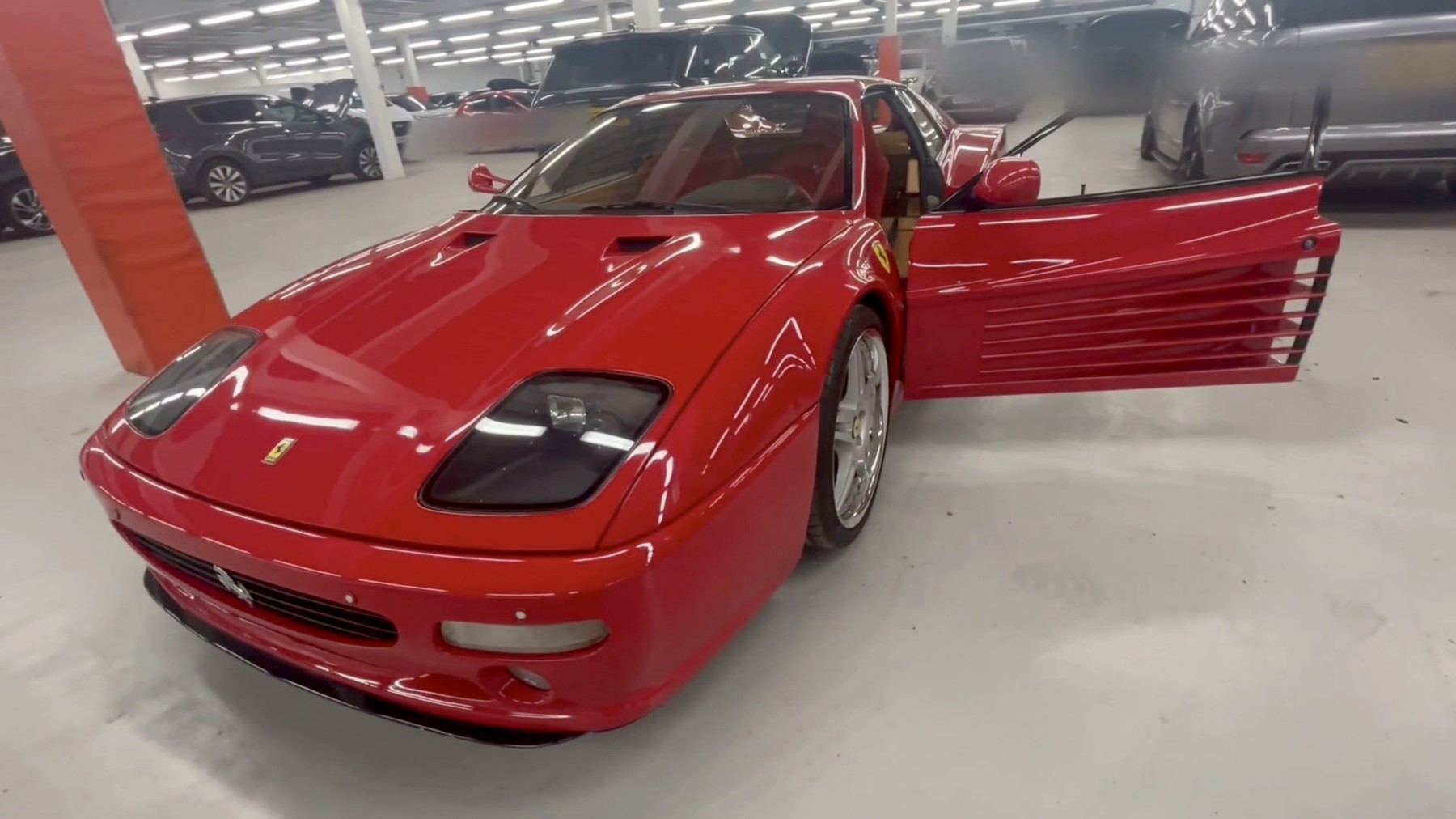 Poliția a descoperit un Ferrari furat acum 28 de ani. Anchetatorii au ...