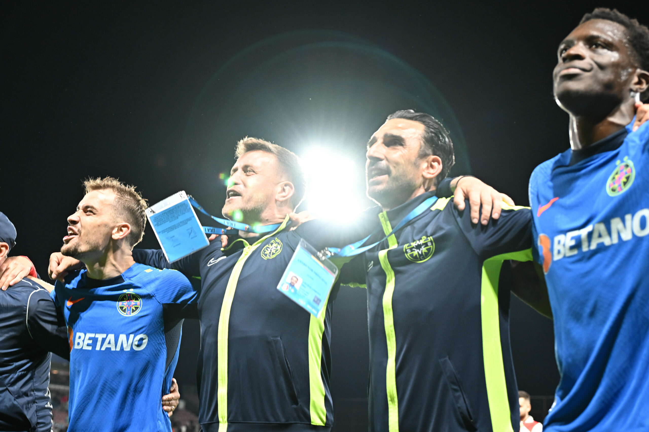 Dedicații pentru Mihai Pintilii și Elias Charalambous