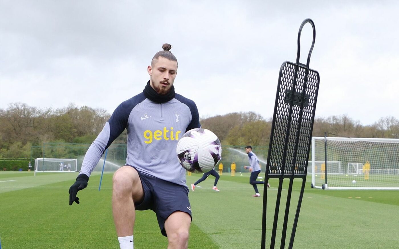 Ange Postecoglou ar face orice doar să nu-l bage titular pe Radu ...