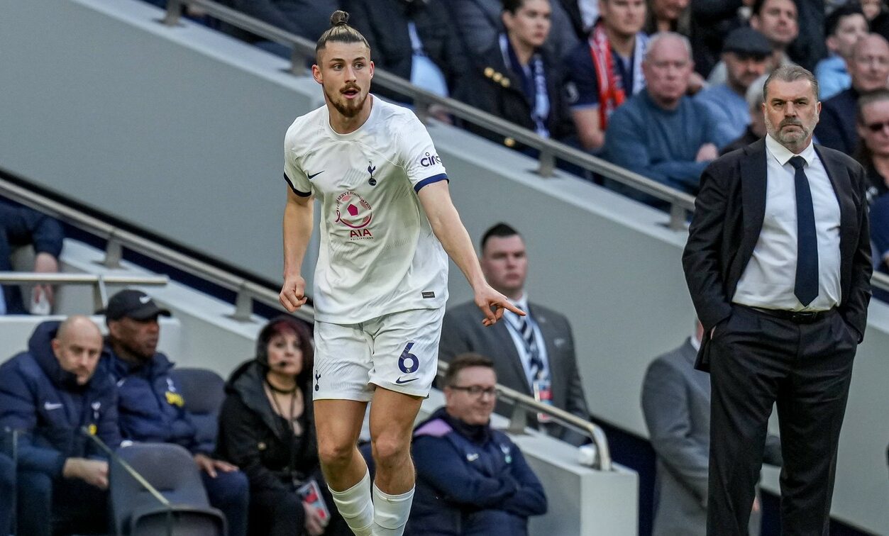 Prima reacție a lui Ange Postecoglou, după ce l-a ignorat din nou pe Radu Drăgușin și l-a uitat ...