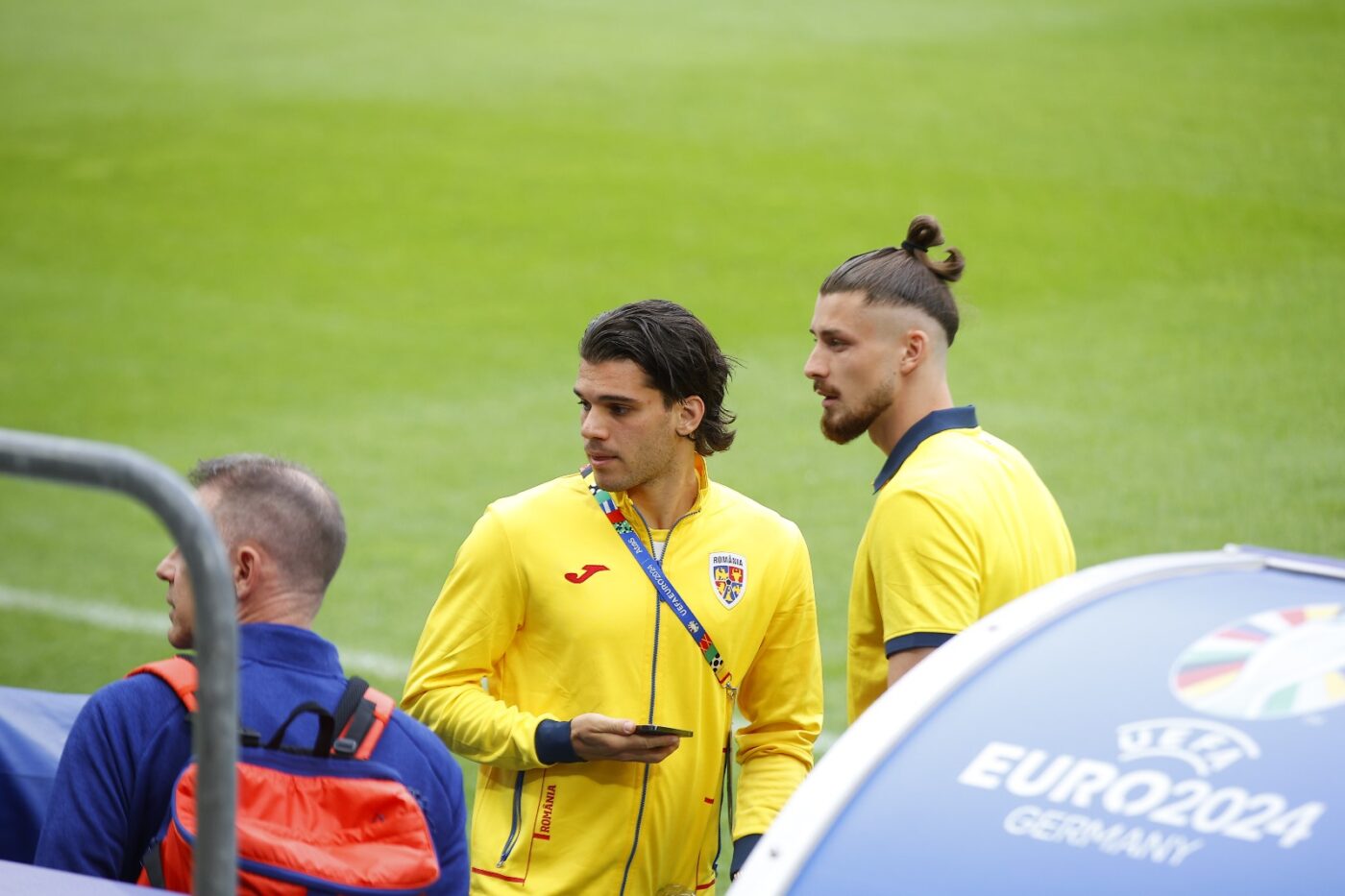 „Mama, unde stai pe stadion, să vin să mă bucur după gol?” Imagini ...