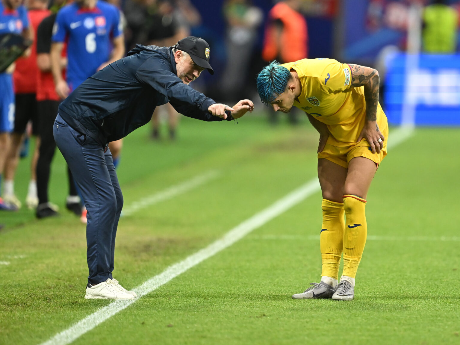 Andrei Rațiu, tricolorul cu părul albastru, vorbește despre România ...