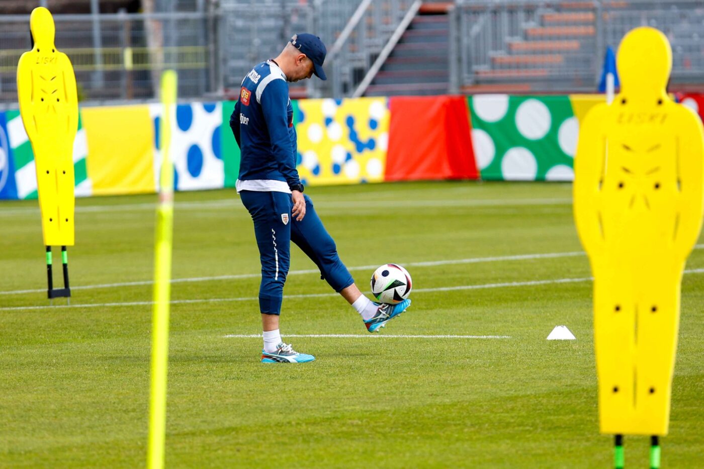 Edi Iordănescu împlinește azi 46 de ani! Descoperă cele 11 imagini ...