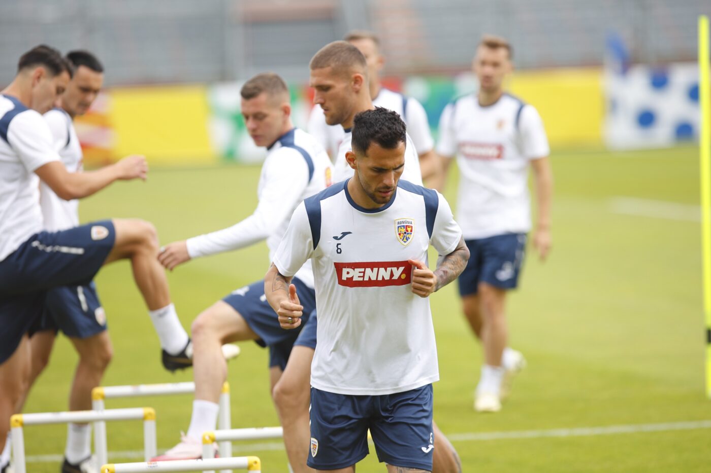 Marius Marin răspunde întrebărilor LIVE din cantonamentul României la ...