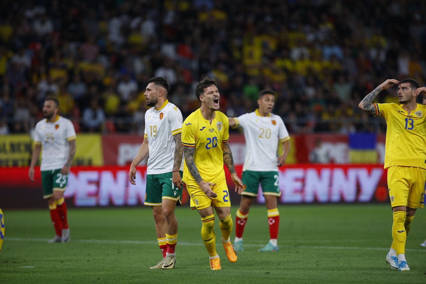 Se îngroașă gluma în atacul României cu 12 zile până la EURO!