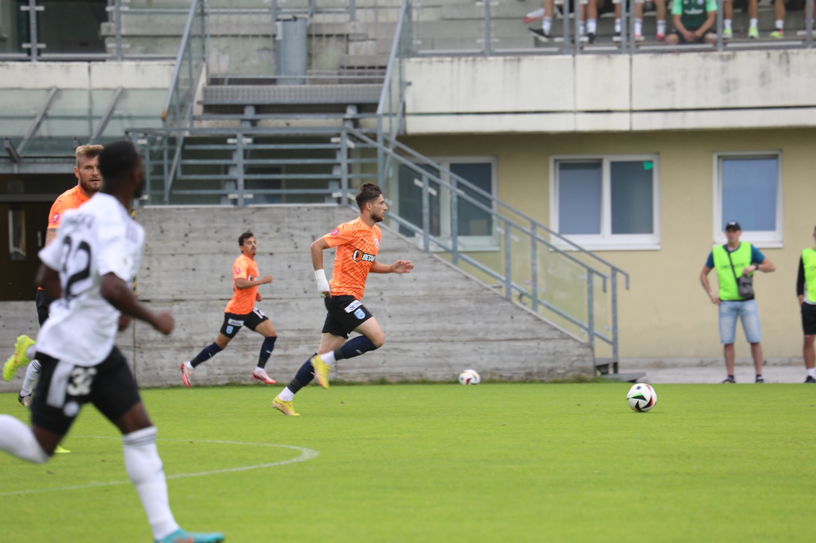 Universitatea Craiova a învins Legia Varşovia, într-un amical în ...