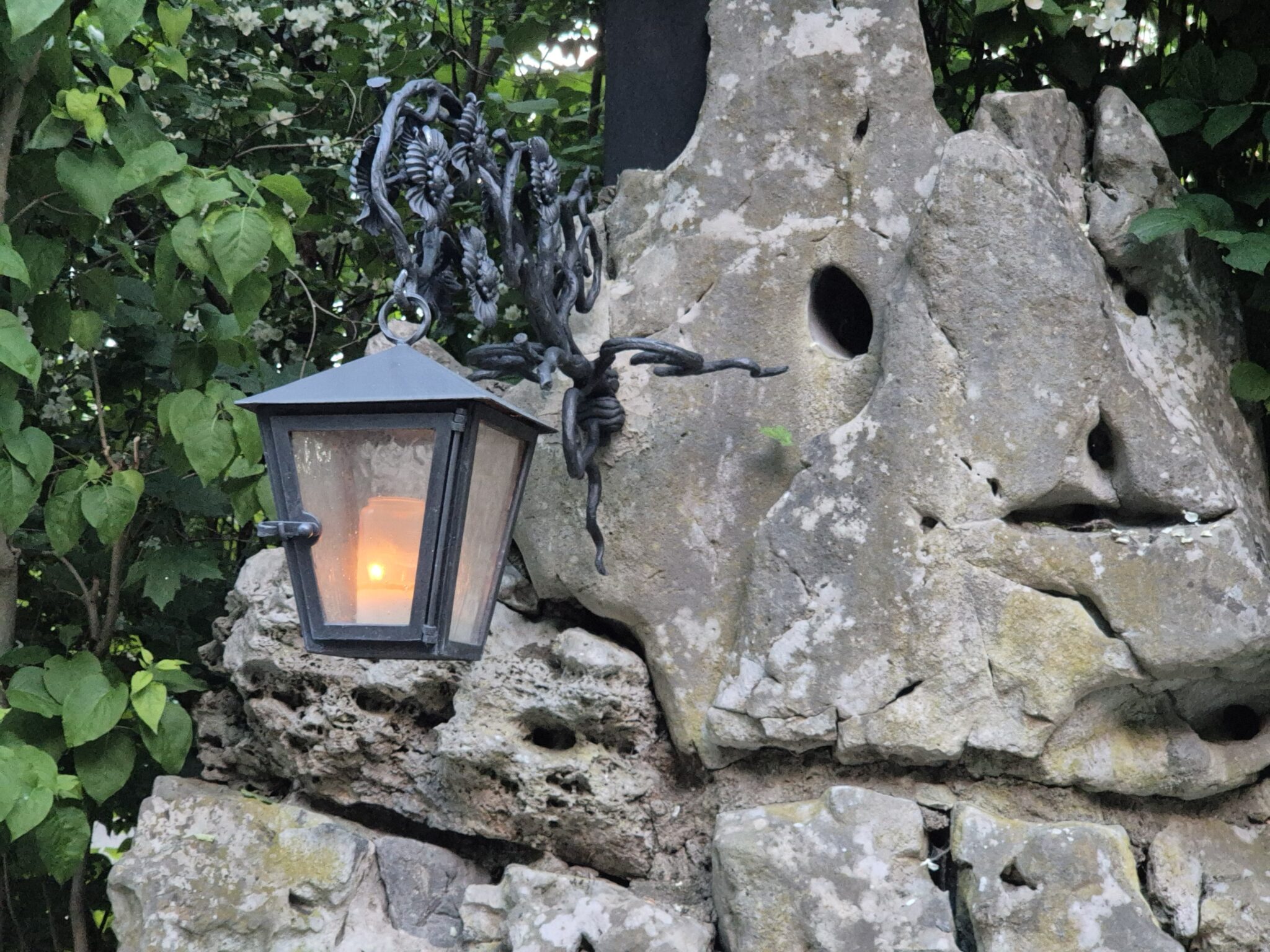 Fantoma călugăriței Maria Renata bântuie cantonamentul naționalei ...