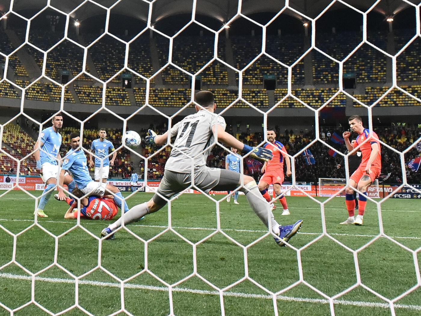 A plecat azi, oficial, de la FCSB. Fotbalistul a fost cedat pentru că ...