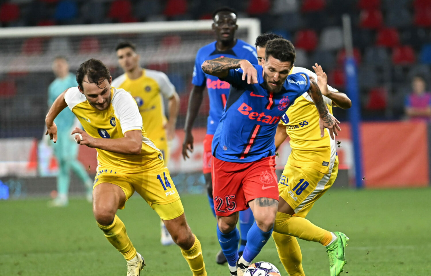 Casele de pariuri au decis cine e favorita la calificare între FCSB şi ...