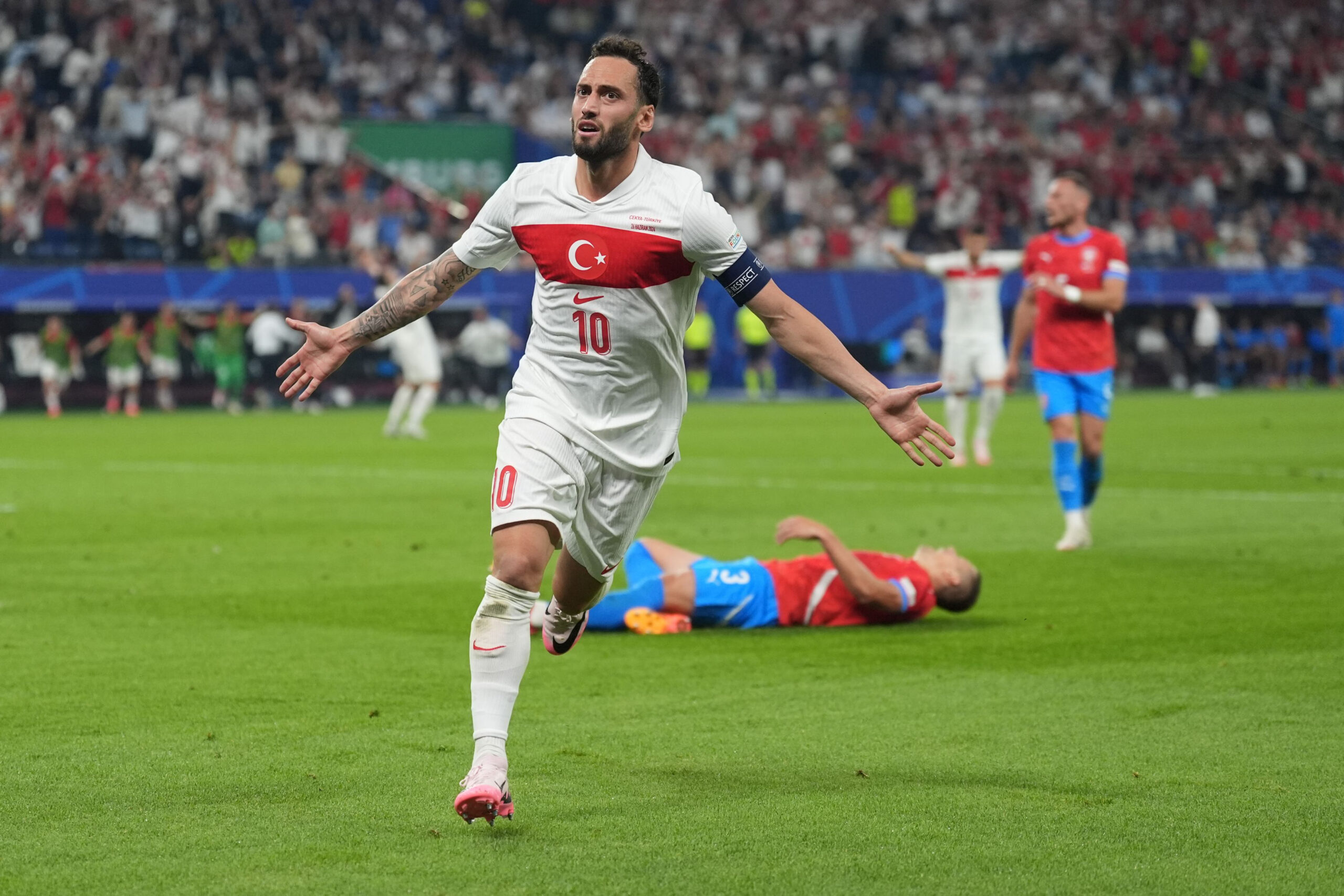 Reacția tulburătoare a lui Hakan Calhanoglu, după Olanda - Turcia 2-1 ...