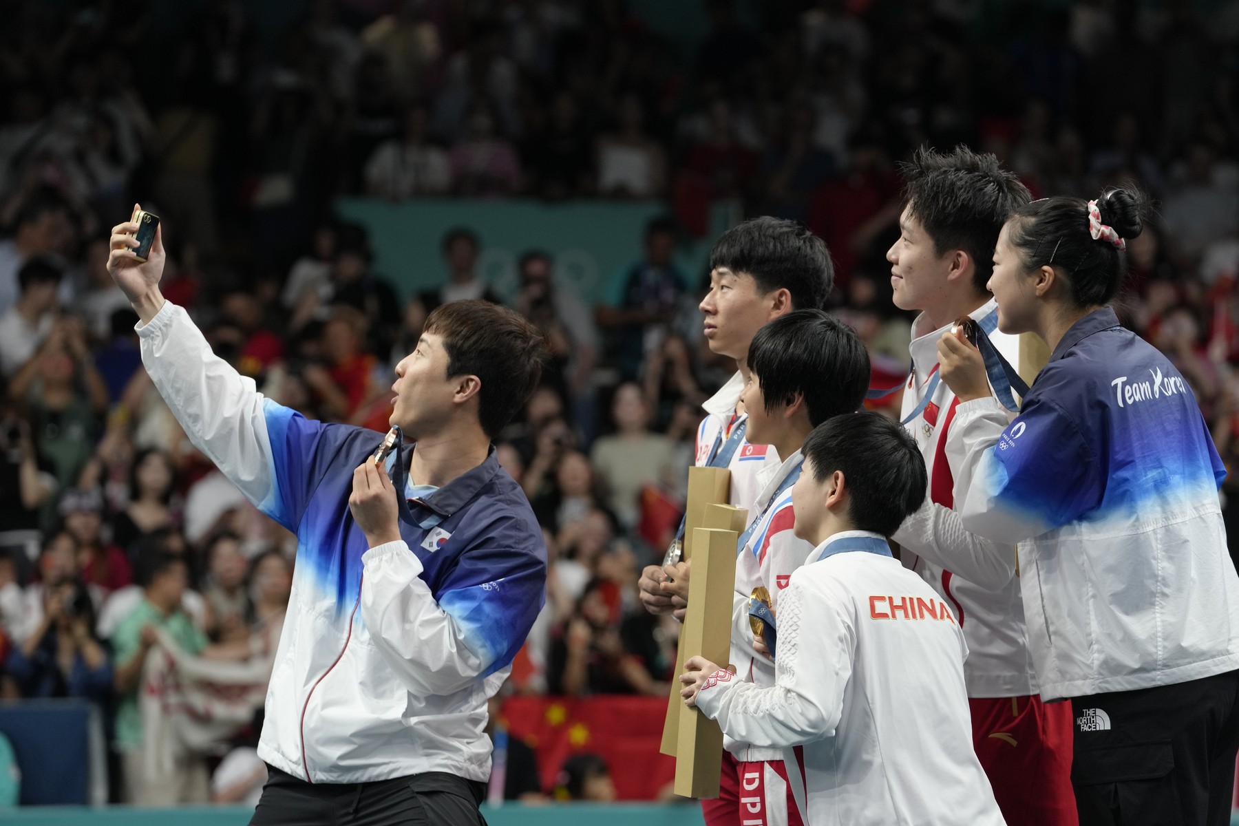 „Investigație ideologică”. Sancțiuni pentru sportivii din Coreea de ...