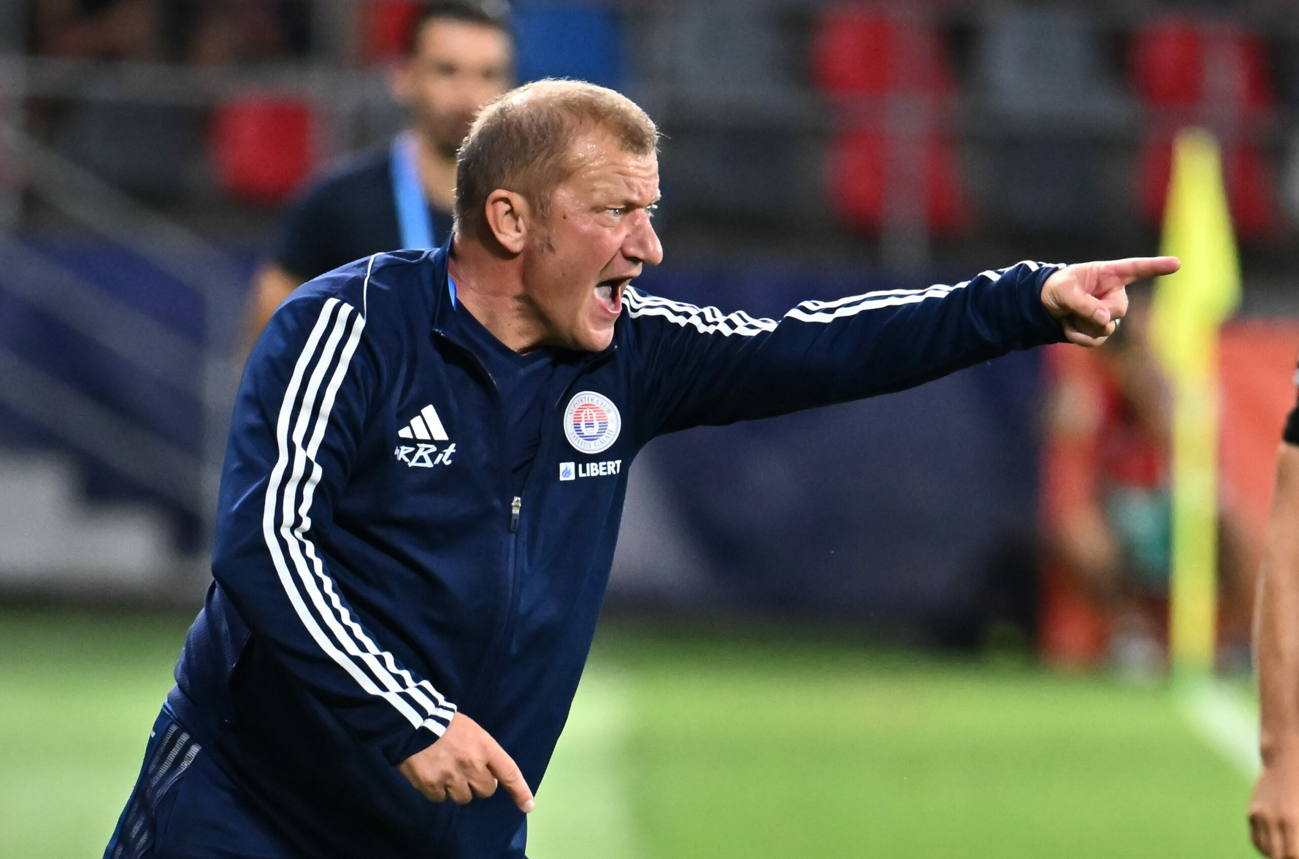 „Nu sunt măscăriciul tău!". Un antrenor român a dezvăluit că şi el îşi ...