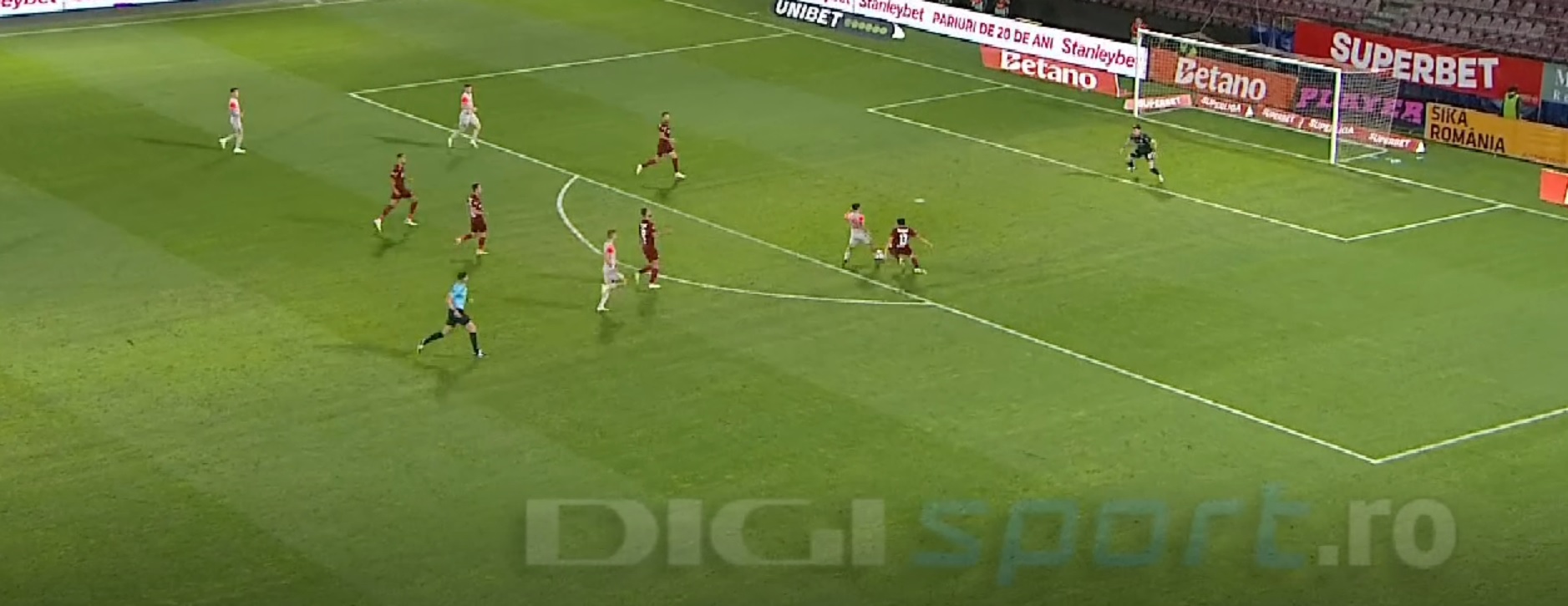 A dat două pase de gol pentru ardeleni, dar a comis o gafă care l-a făcut pe Dan Petrescu să ...