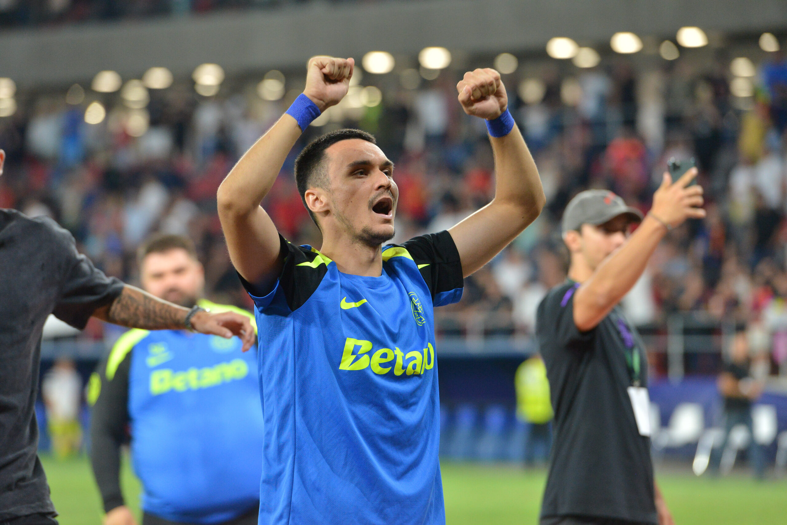 E rezolvat transferul lui Adrian Șut de la FCSB. Gigi Becali și-a dat ...