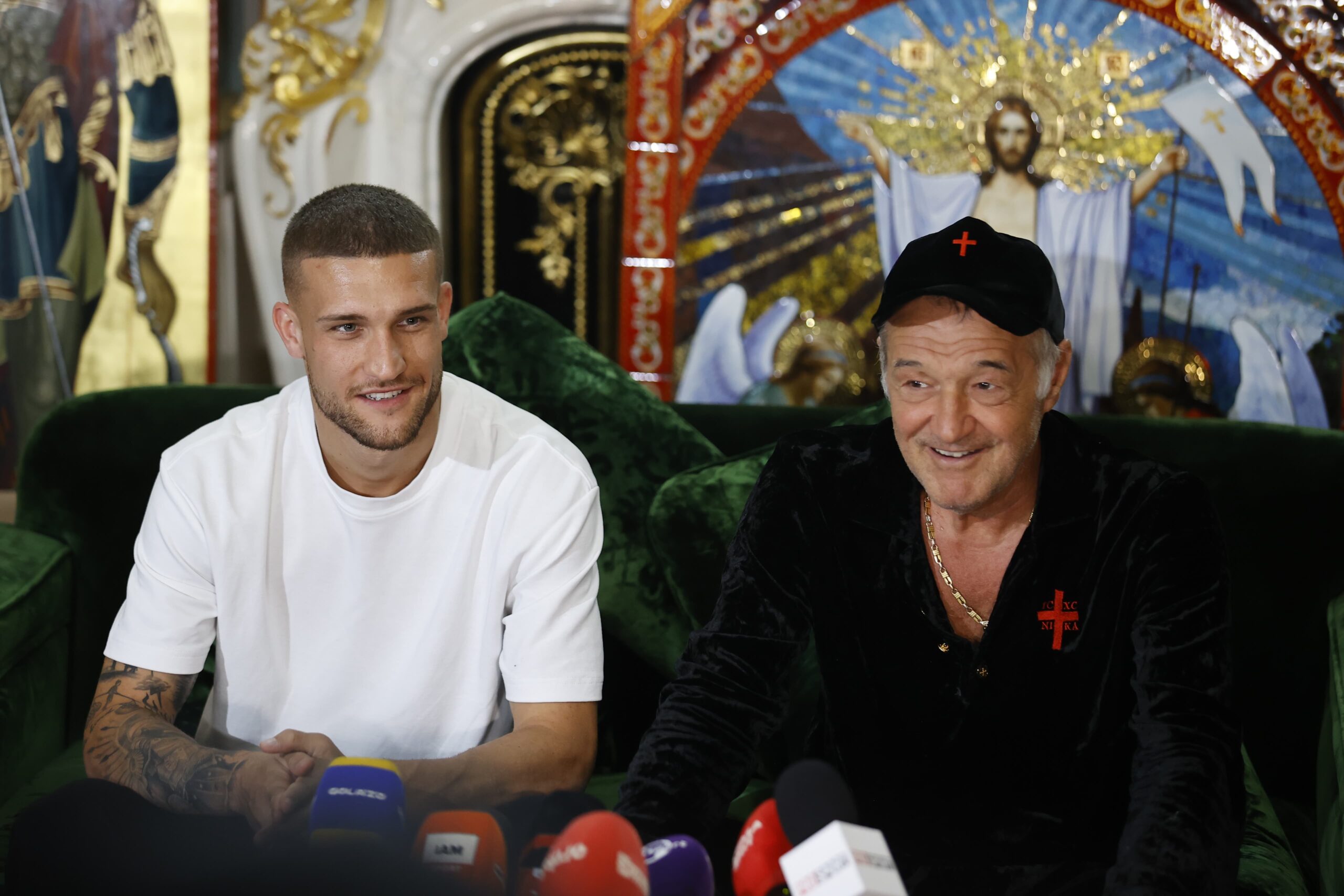 FCSB l-a prezentat oficial pe Daniel Bîrligea! Ce număr va purta ...