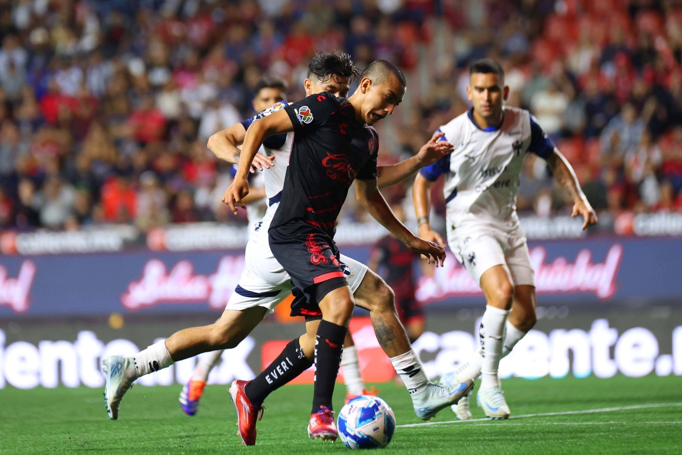 Gilberto Mora a devenit cel mai tânăr marcator din istoria primei ...