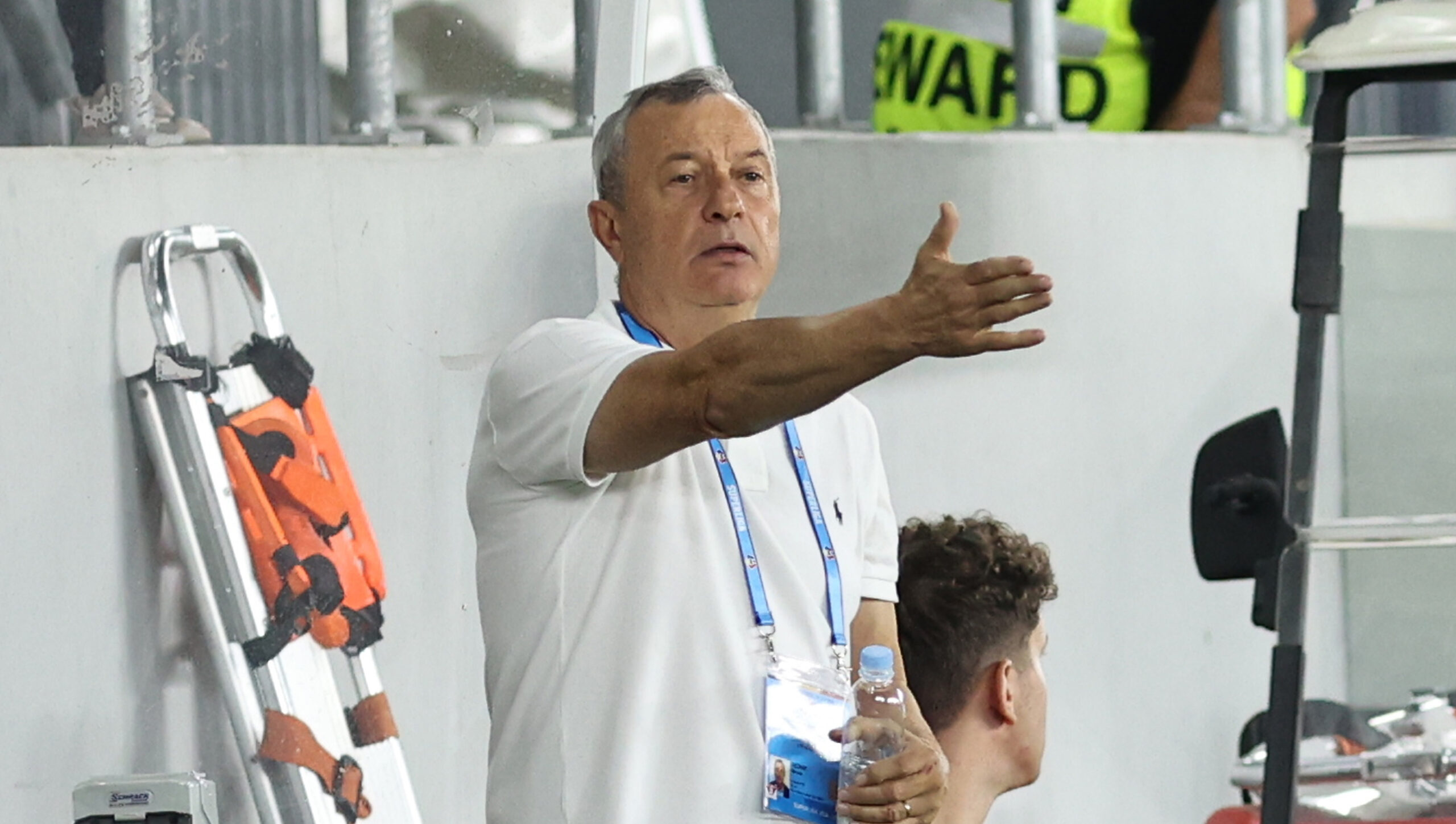 Mircea Rednic și-a distrus jucătorii, după FCSB - UTA 2-0, și îi ...