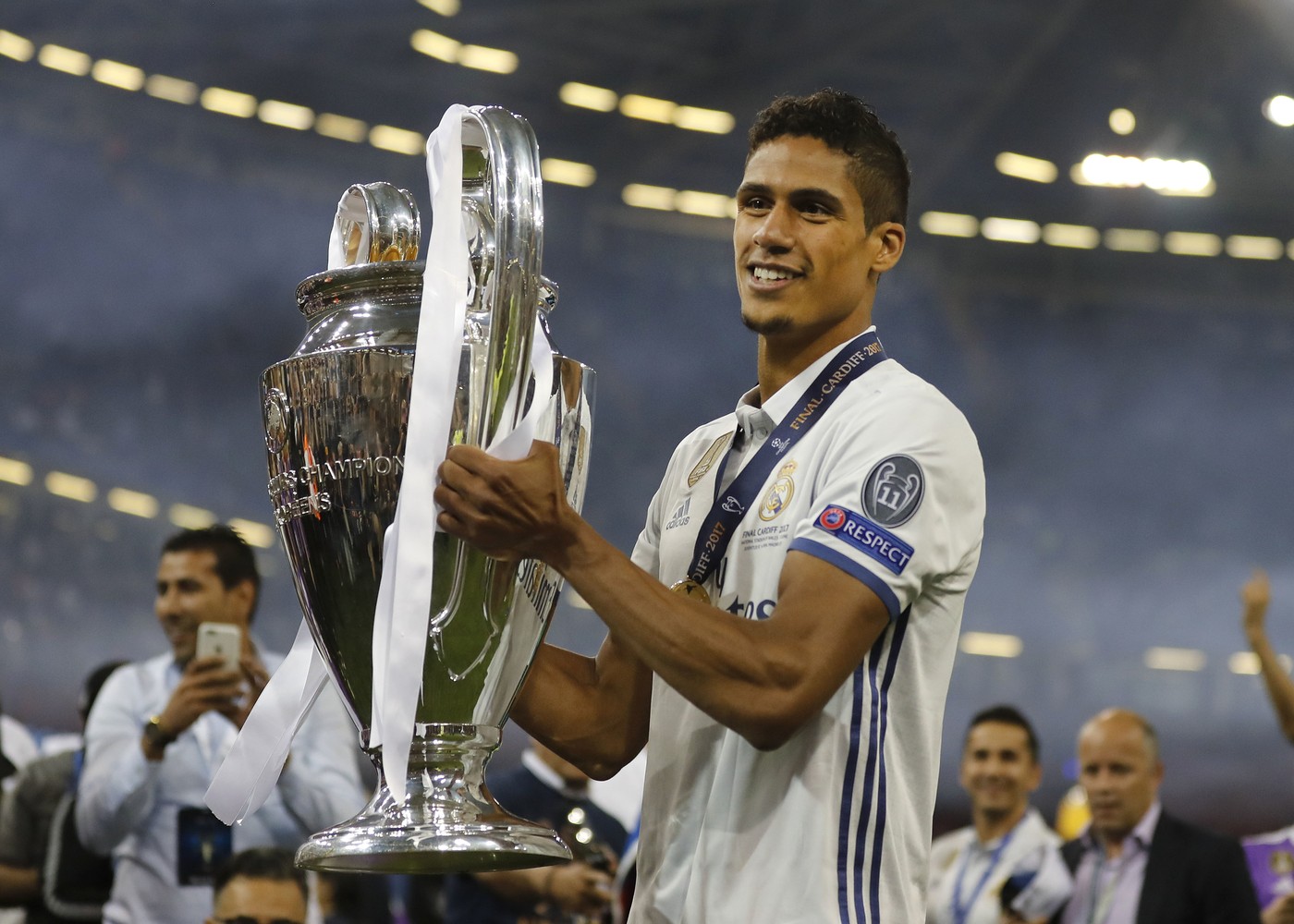 Șoc în fotbalul mondial! Raphael Varane, fotbalistul cu 4 trofee ...