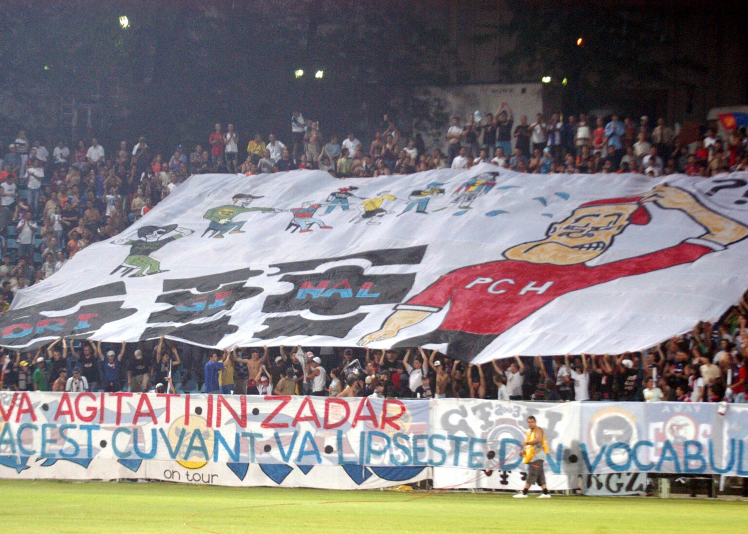 Dinamo - FCSB în 22 de ani de coregrafii ale ultrașilor: imaginile ...