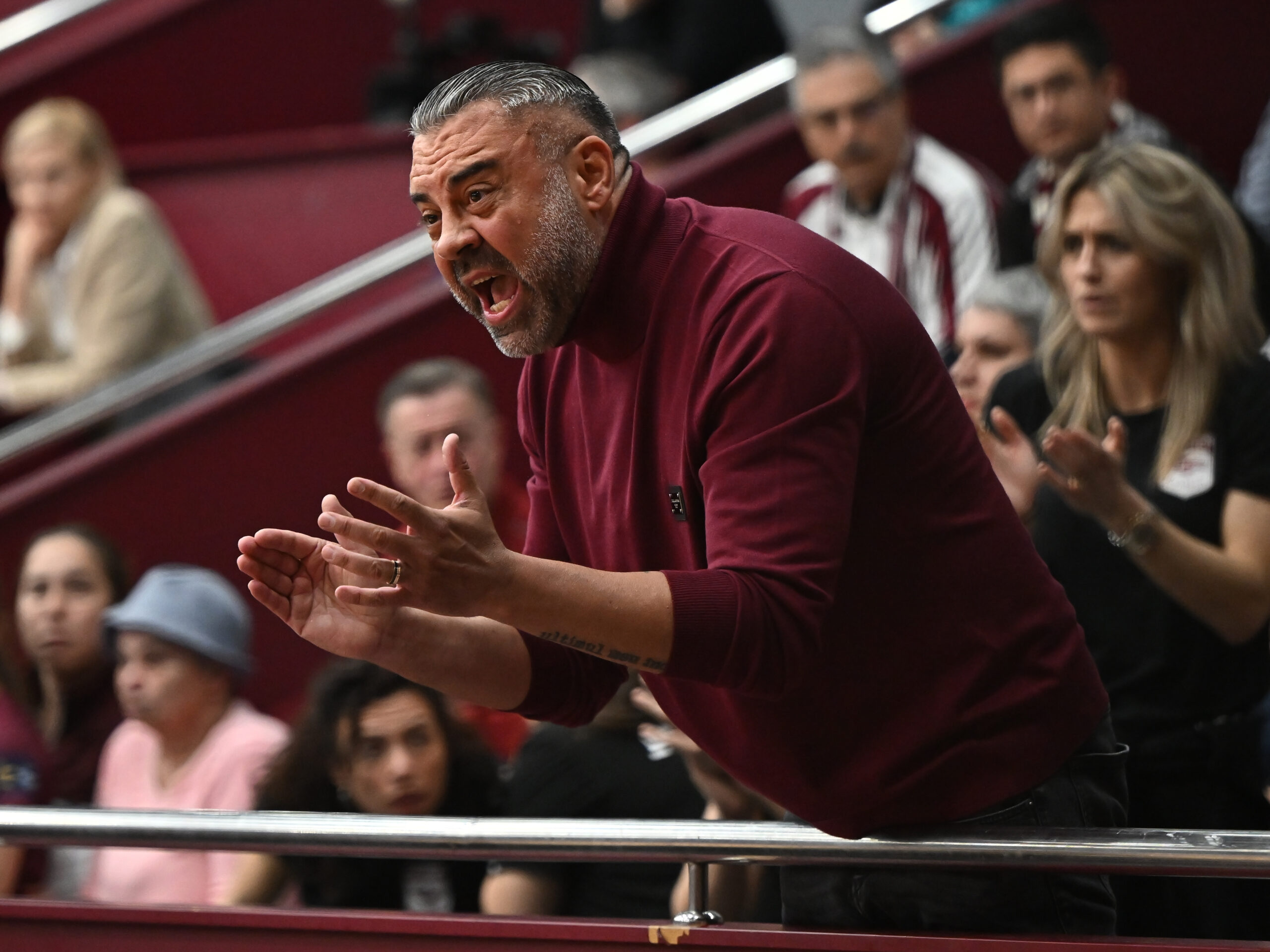 Decizia oficială luată de Rapid după ce directorul a fost reținut de ...