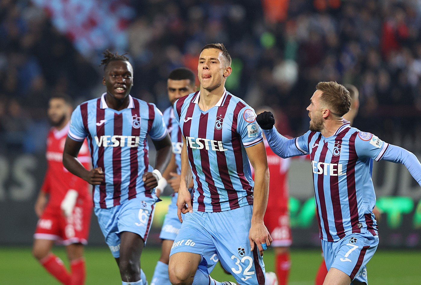 Dinamo București negociază pentru fotbalistul de 14.500.000! A jucat în ...
