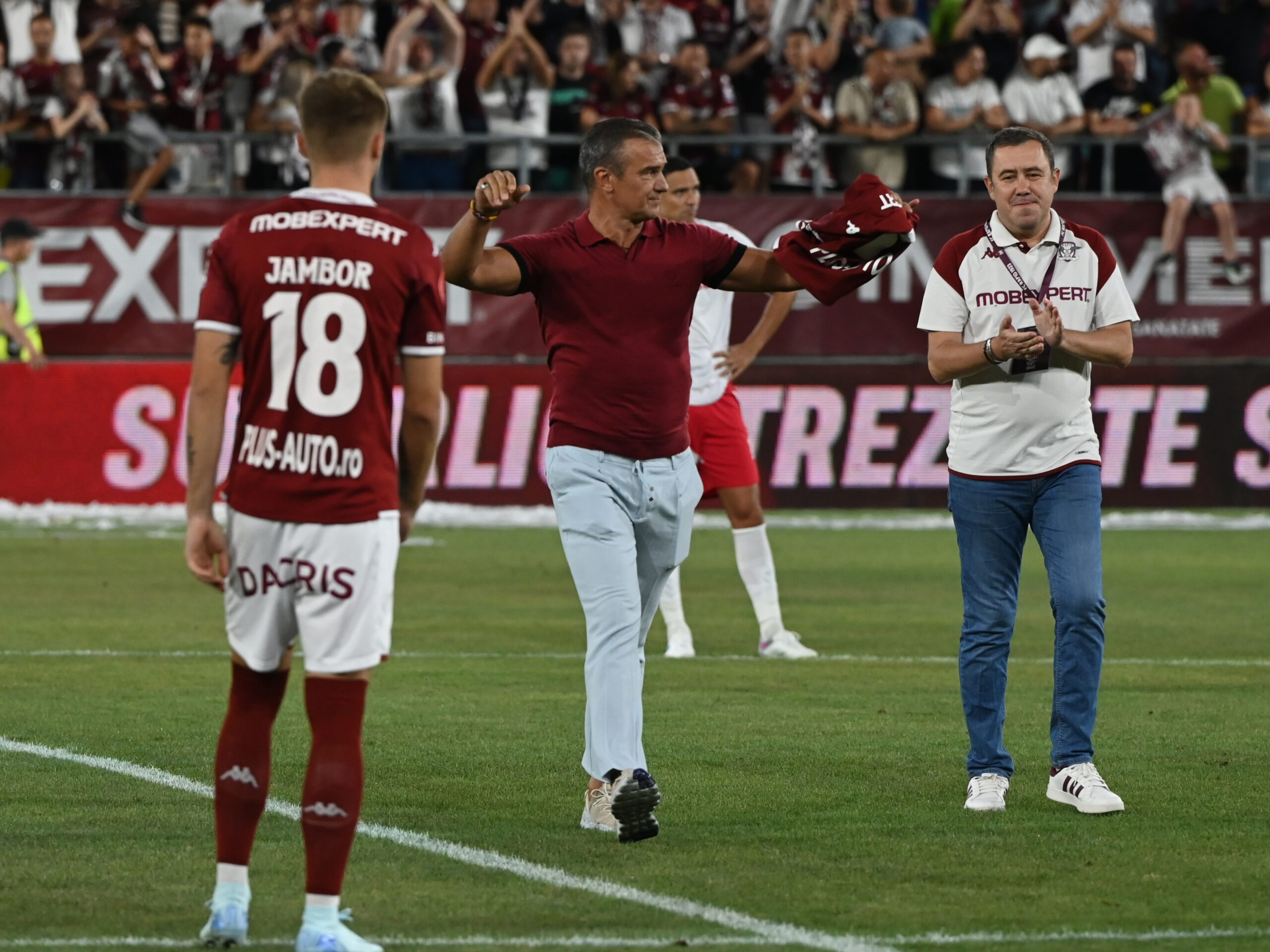 Galeria Rapidului sare în ajutorul României lui Daniel Pancu și promite ...