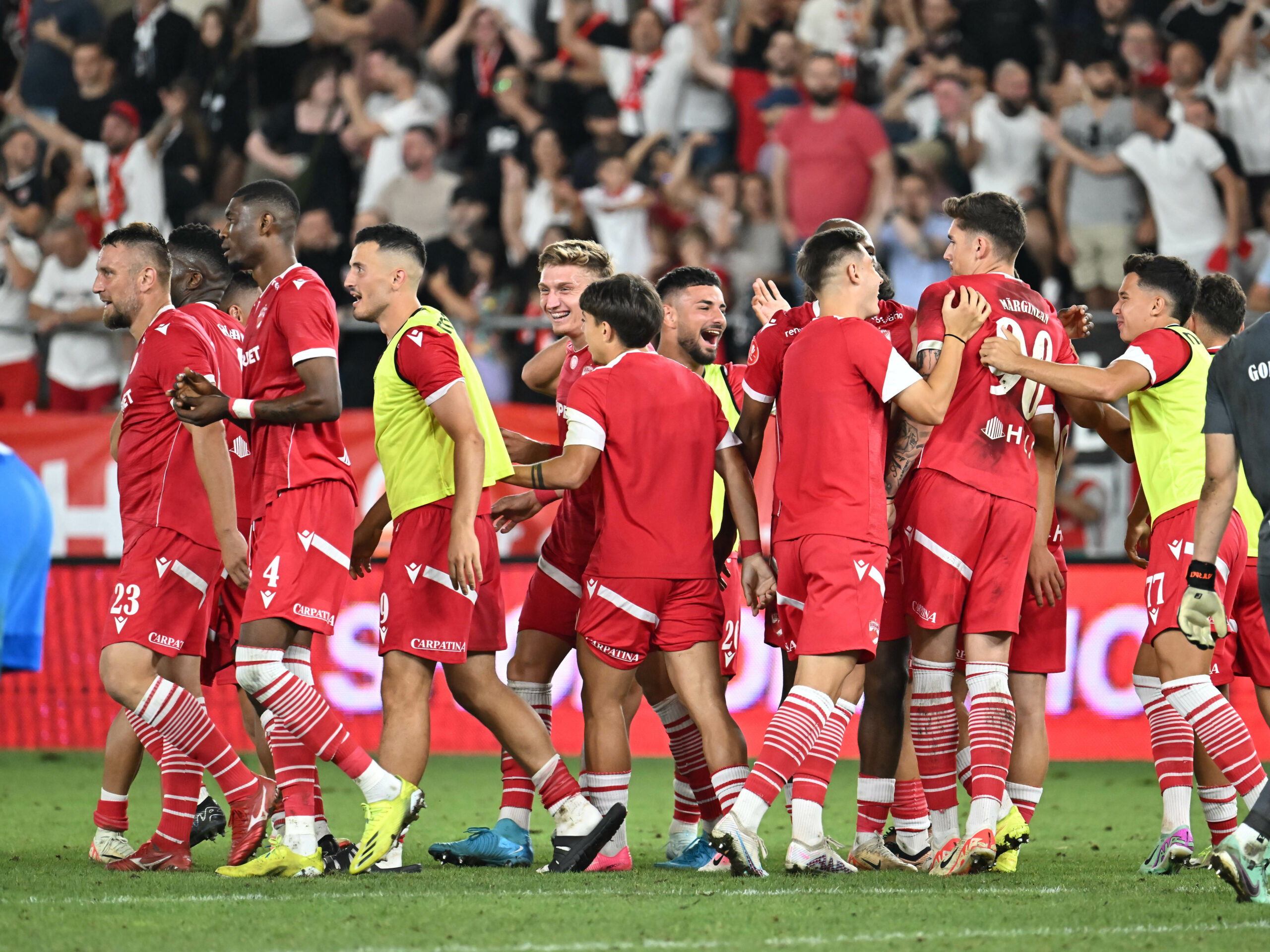 Pare banc, dar nu este. Jucătorul de 38 de ani al lui Dinamo, care în ...