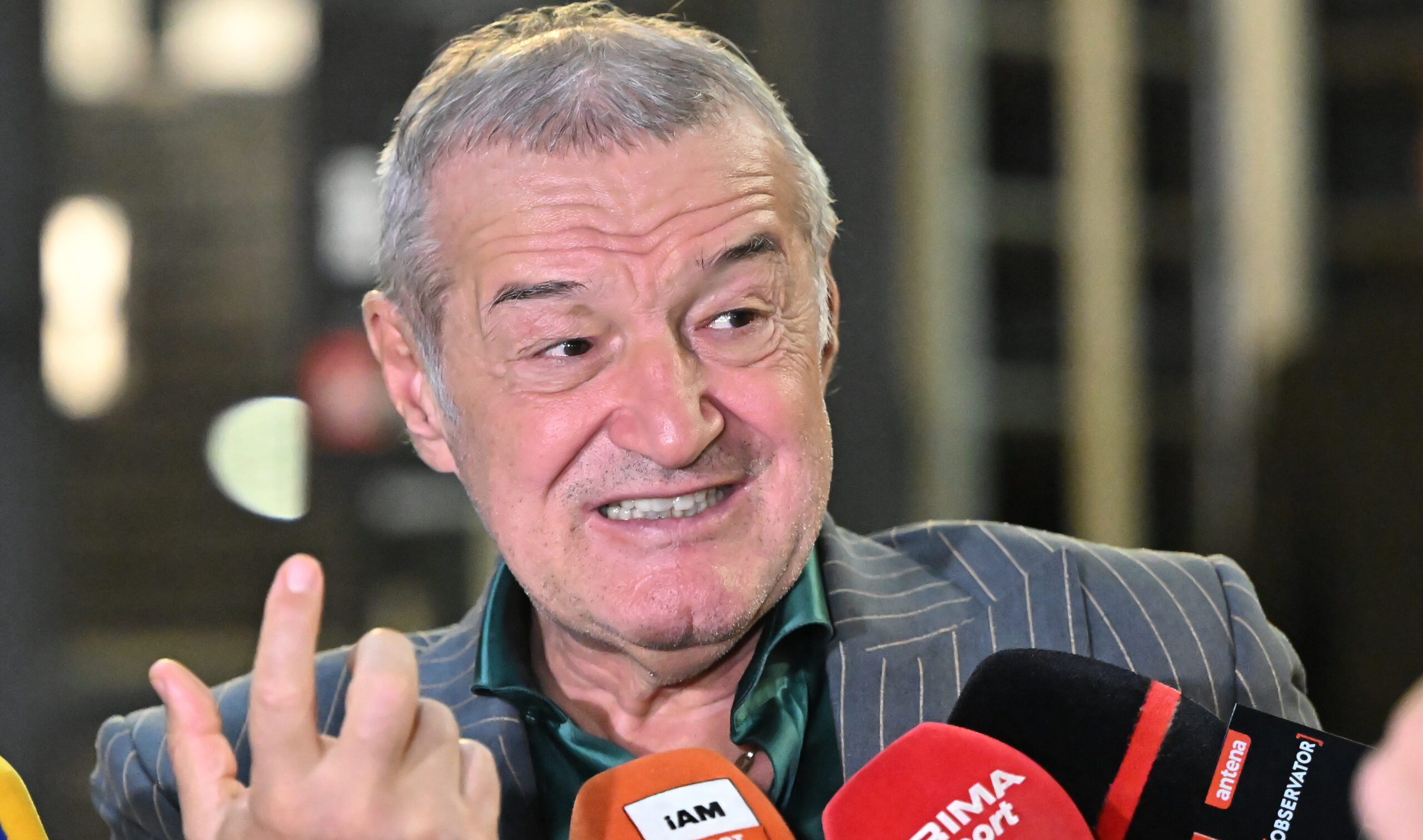 Luțu la volan, Gigi Becali barosan. Când l-a văzut, un nevoiaş i-a ...