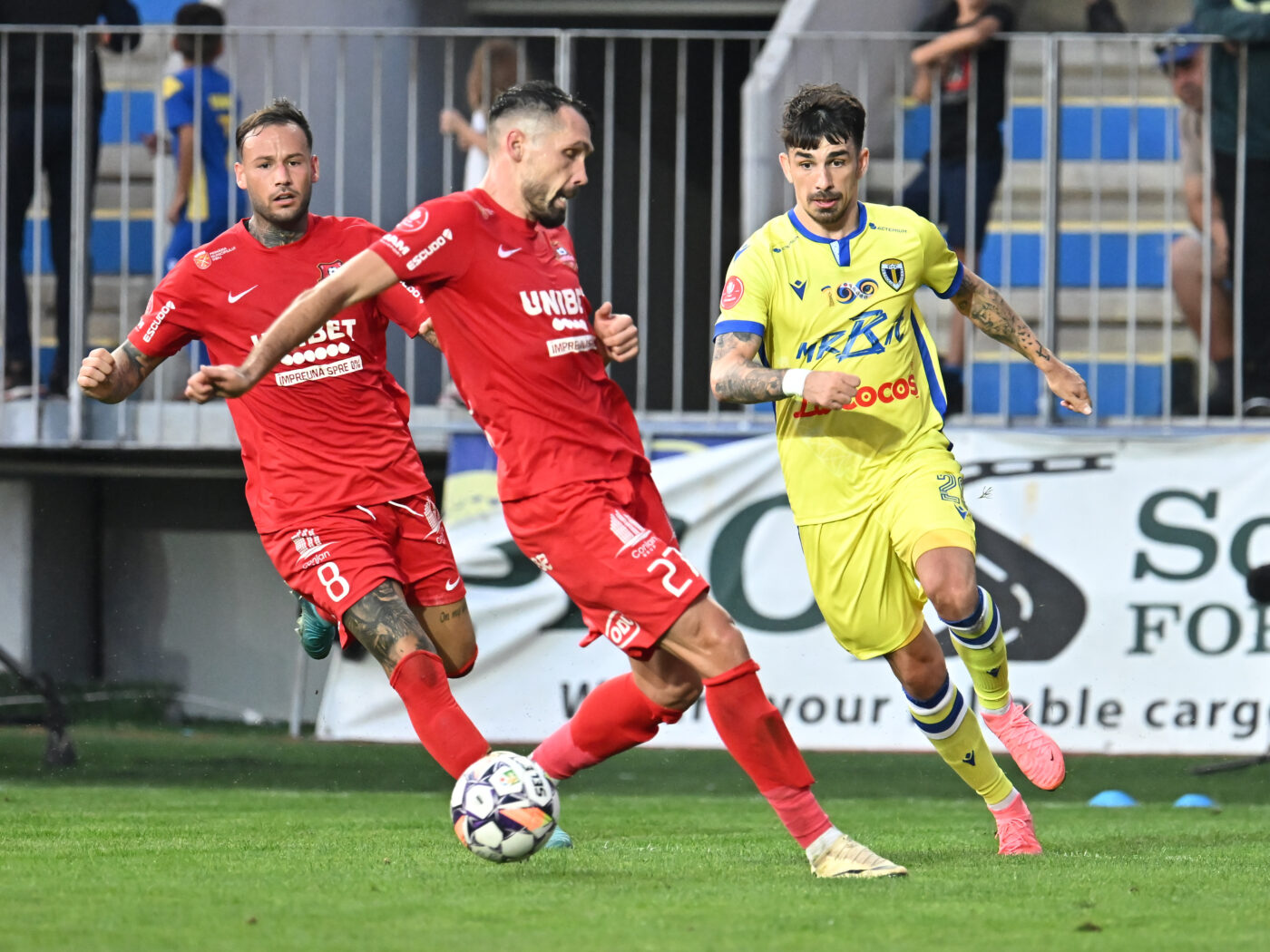 FCSB, Universitatea Craiova și Petrolul Ploiești domină primul 11 ideal ...