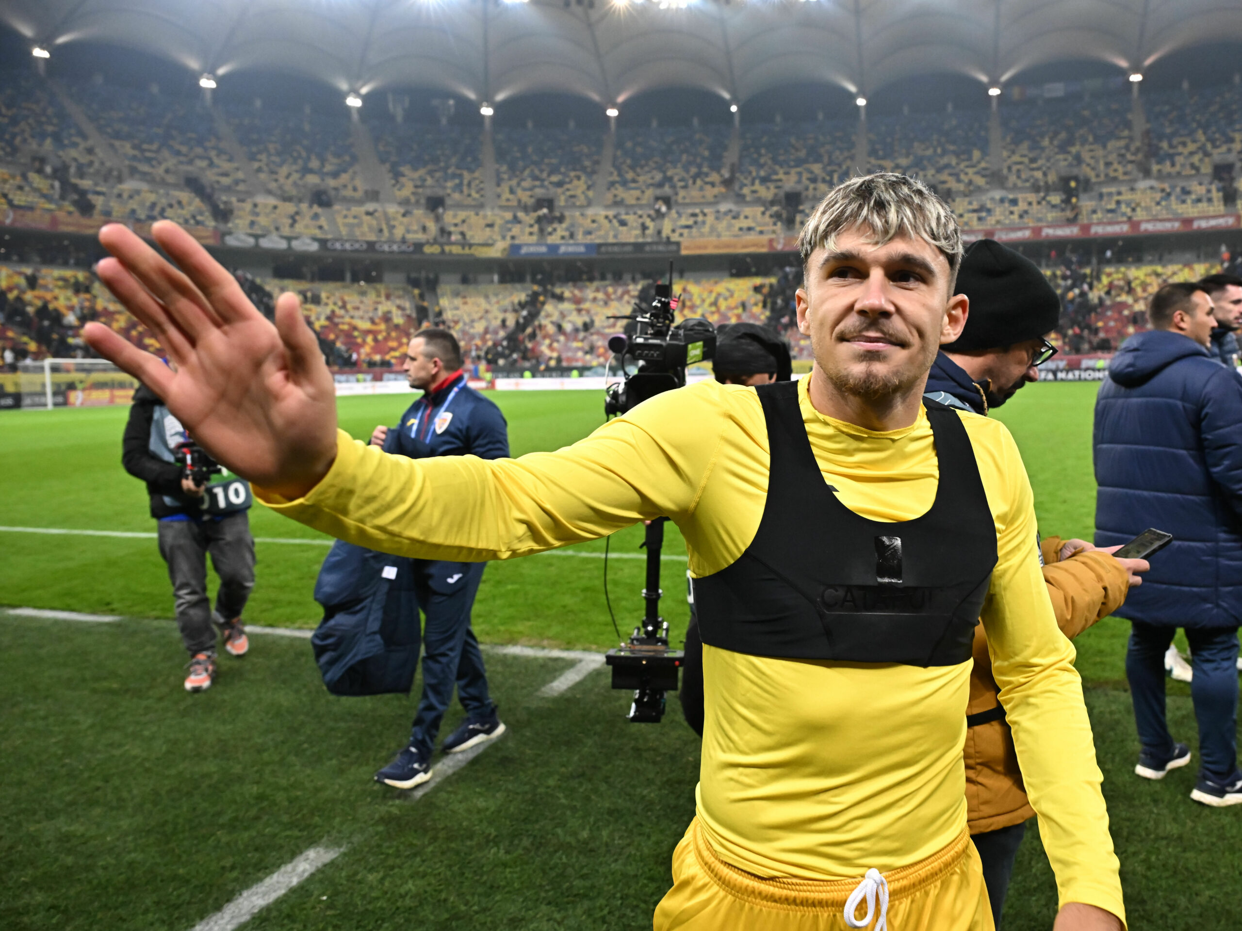 Ce i-a zis Andrei Rațiu, în engleză, starului din Kosovo, când ...