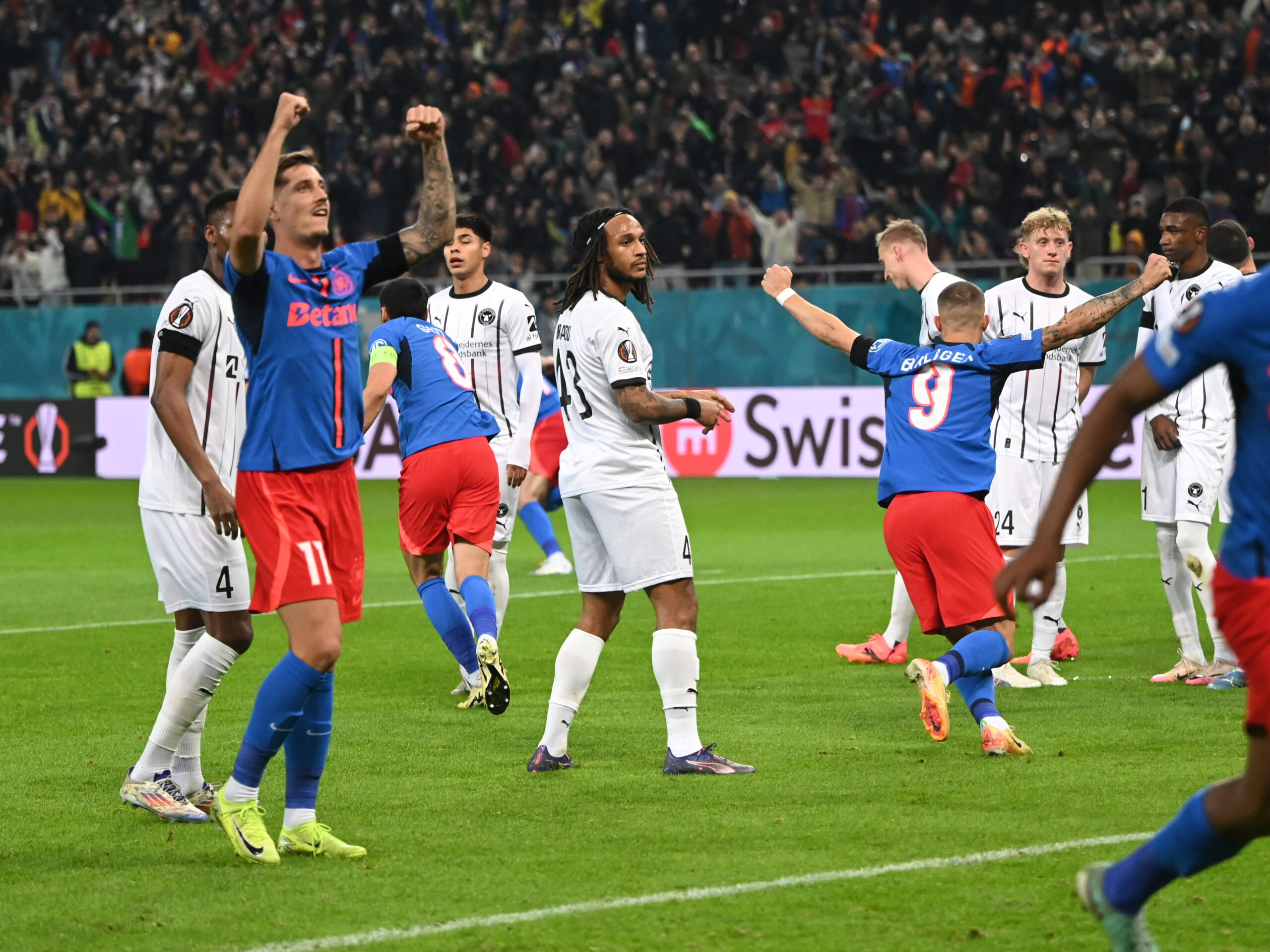 Ce n-ai văzut la TV în FCSB - Midtjylland 2-0. Danezii, în stare de șoc în deplasarea de la ...