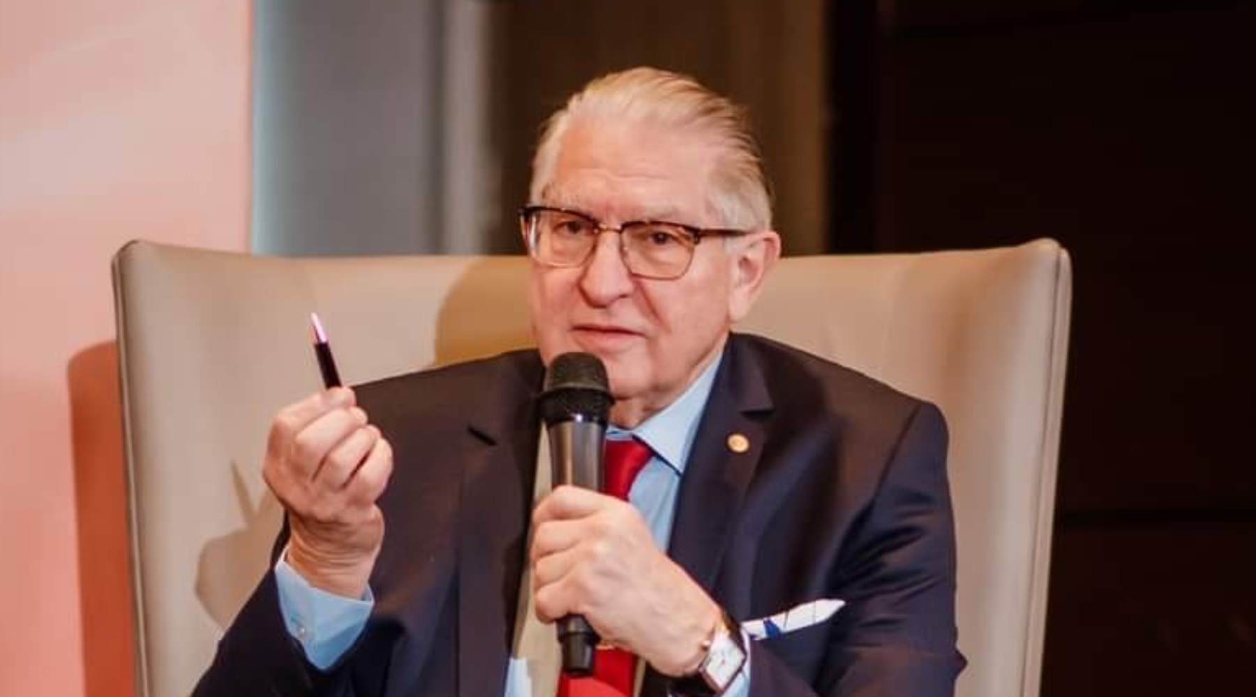 „Favorizează transmițătorii din creier”. Doctorul Vlad Ciurea a ...